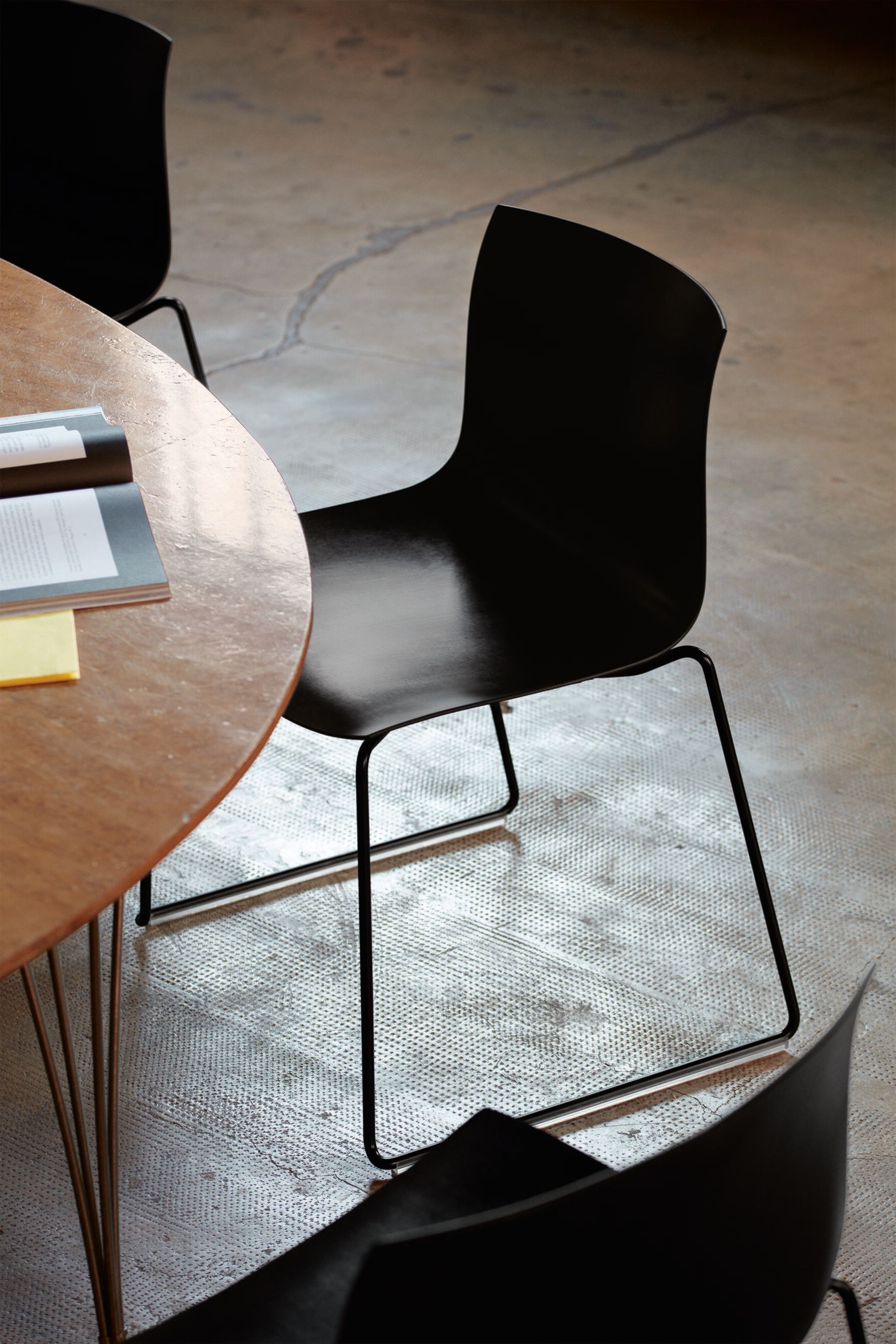 CATIFA CARTA Sled base PaperShell chair By Arper | design Lievore ...