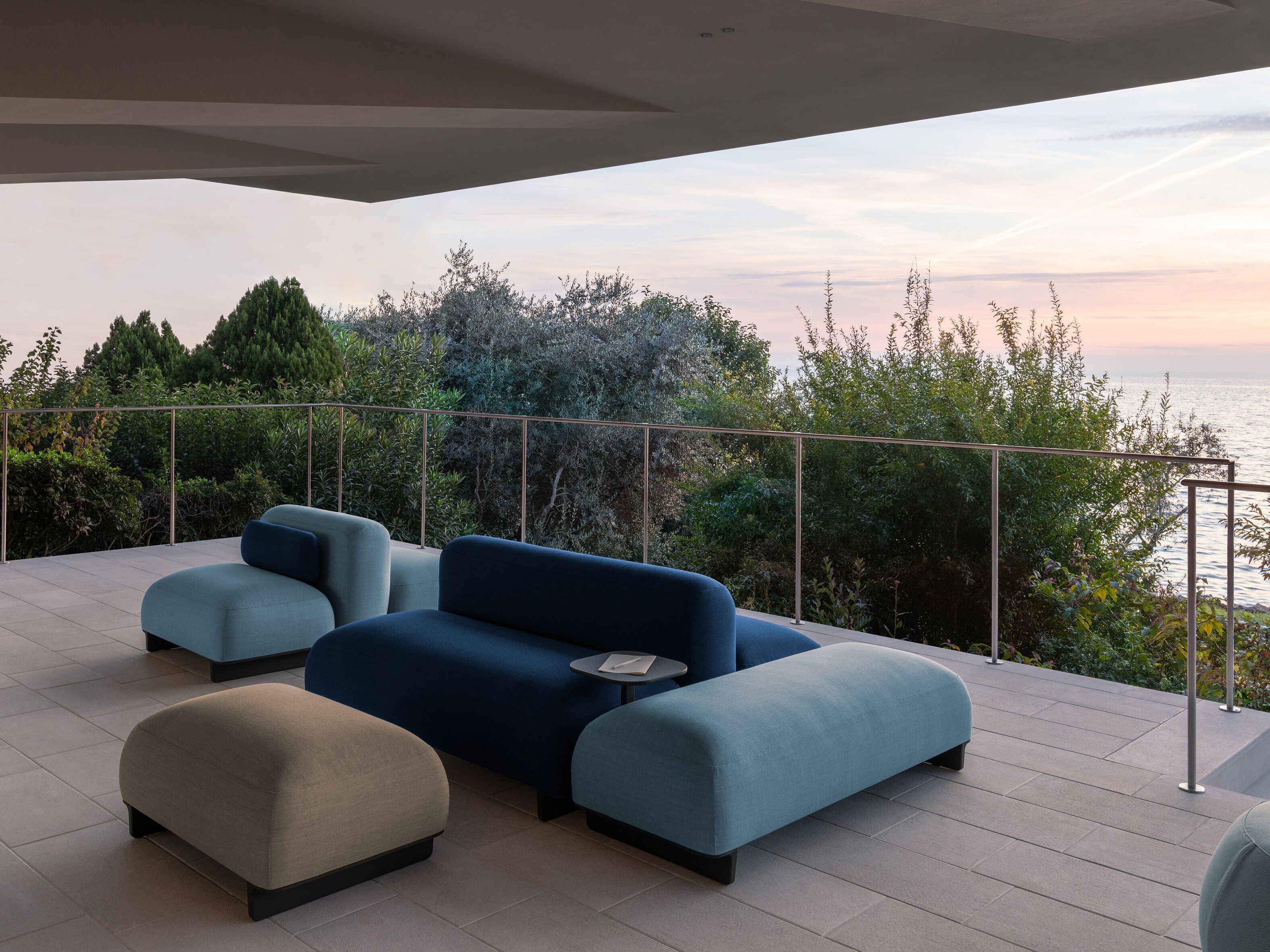 RALIK OUTDOOR Garden sofa By Arper