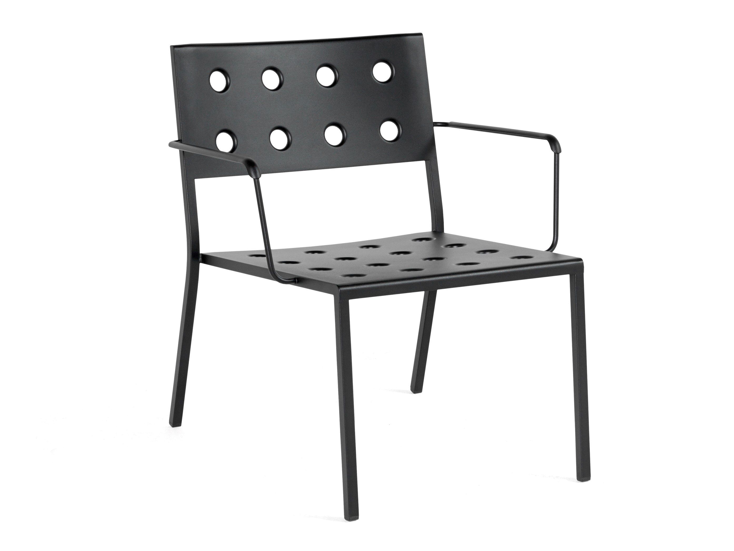 BALCONY Garden powder coated steel easy chair with armrests By Hay ...