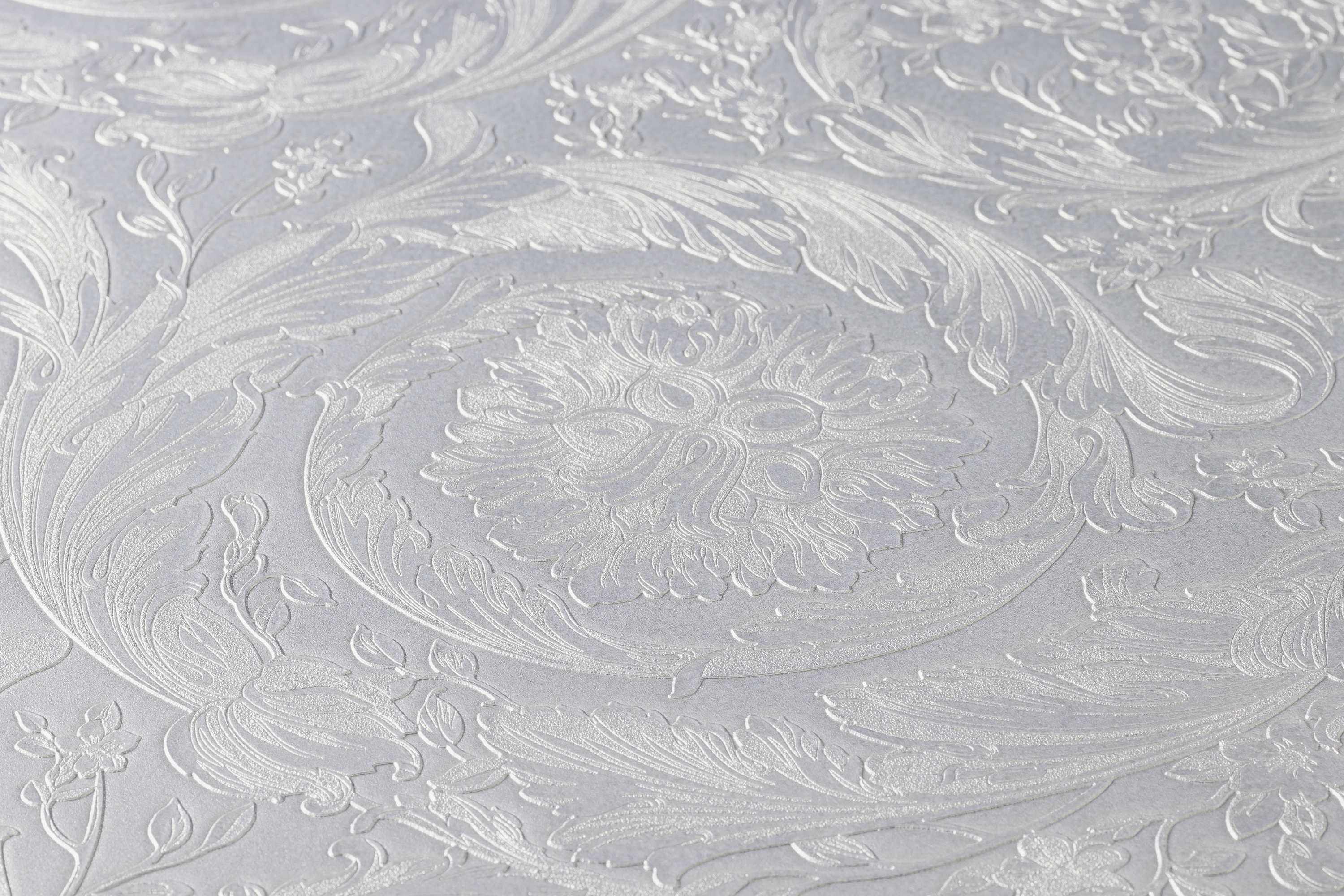 Nonwoven wallpaper with metallic effect with floral pattern BAROCCO ...