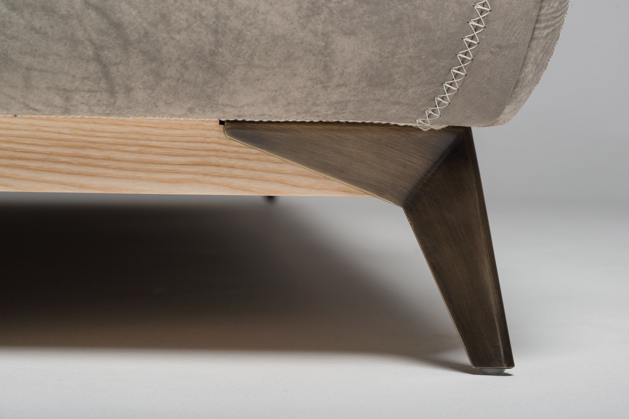 Leather bed BARUFFA By Mantellassi 1926