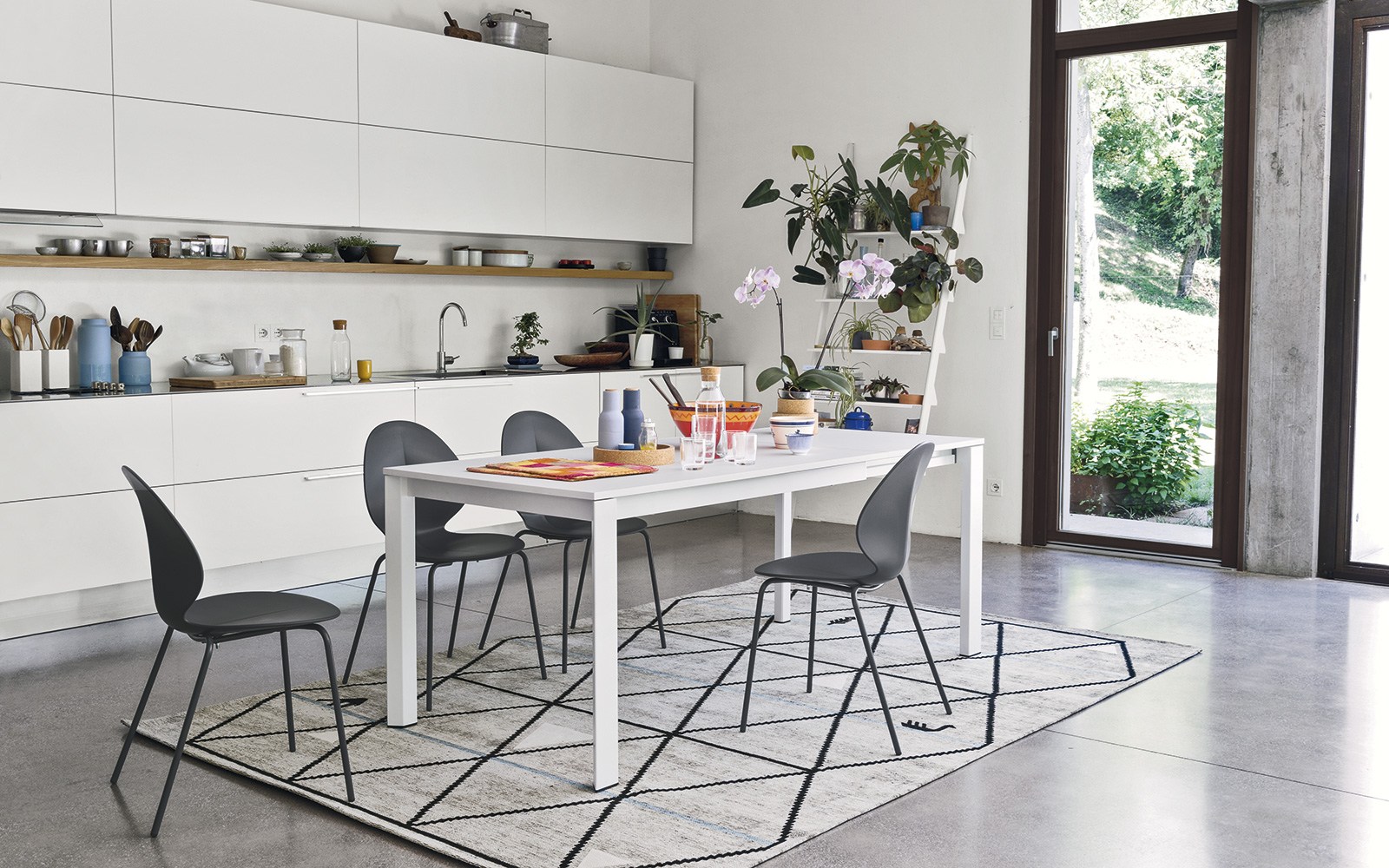 BASIL | Sedia impilabile By Calligaris