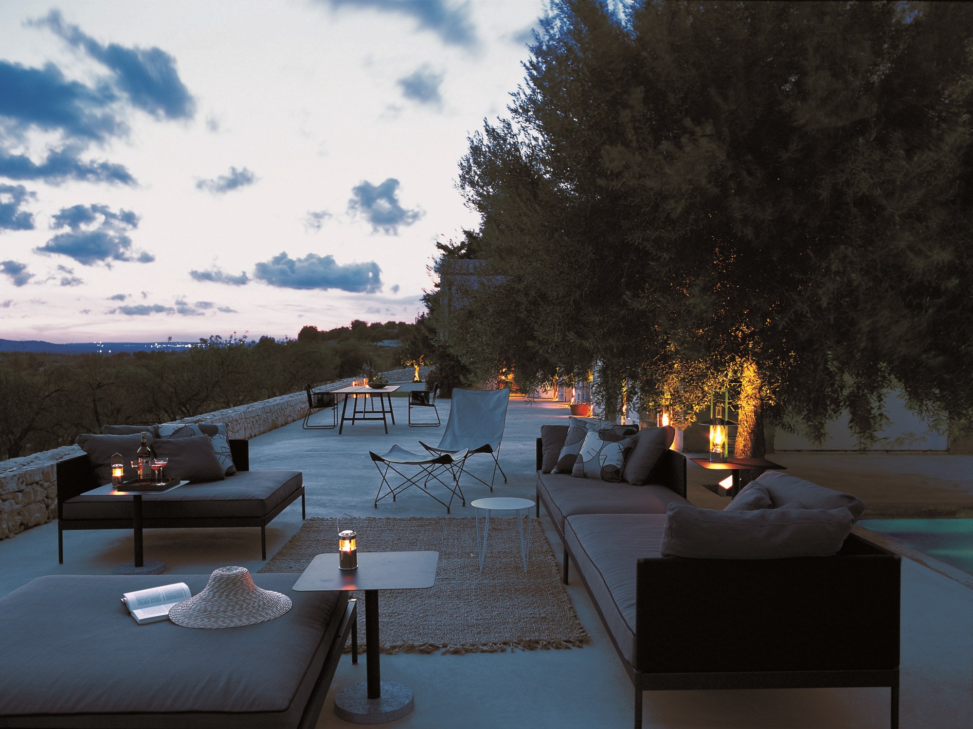 BASKET | Modular garden sofa By RODA design Gordon Guillaumier