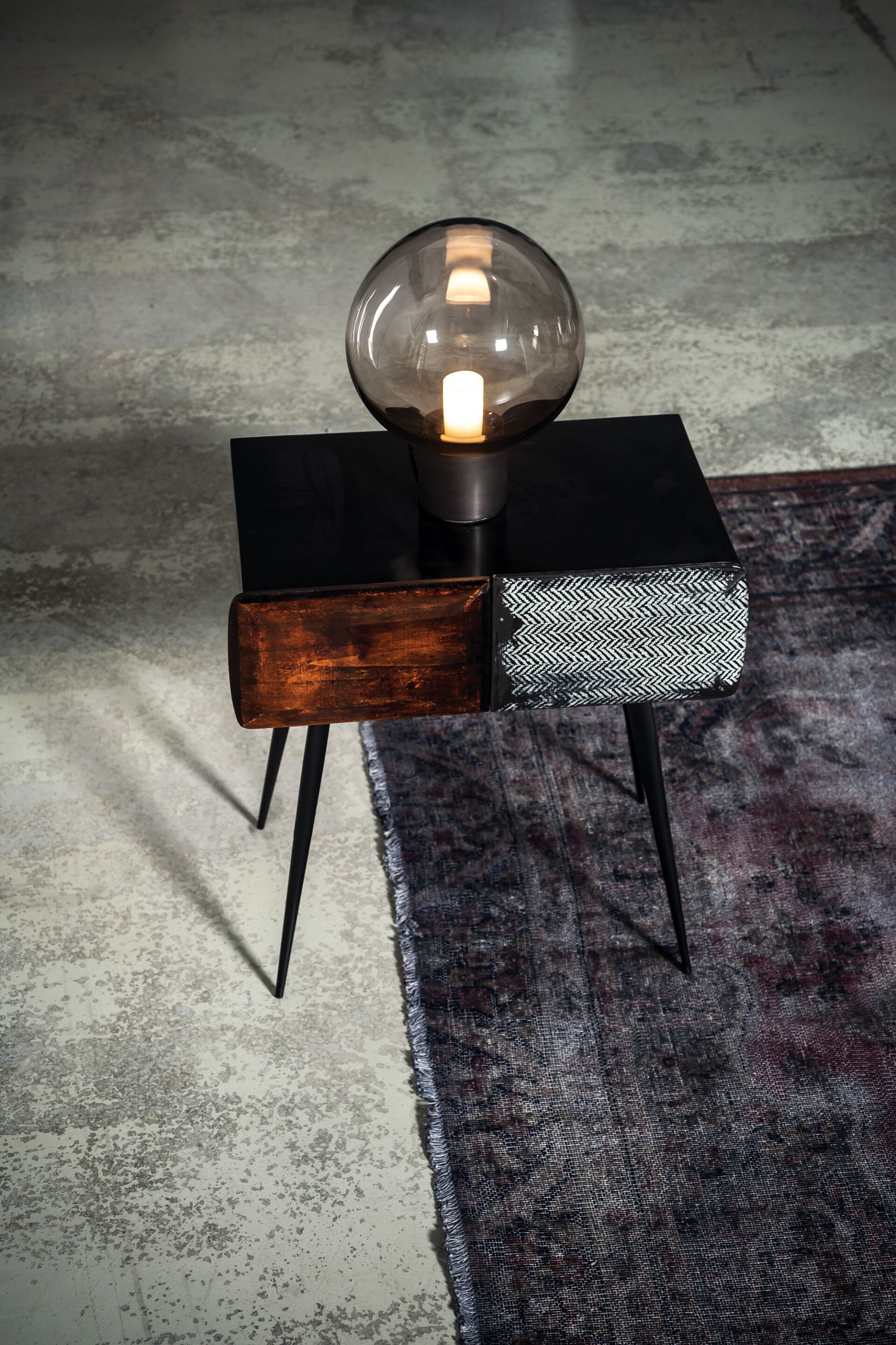 MEMO Bedside table By BAXTER | design Draga & Aurel