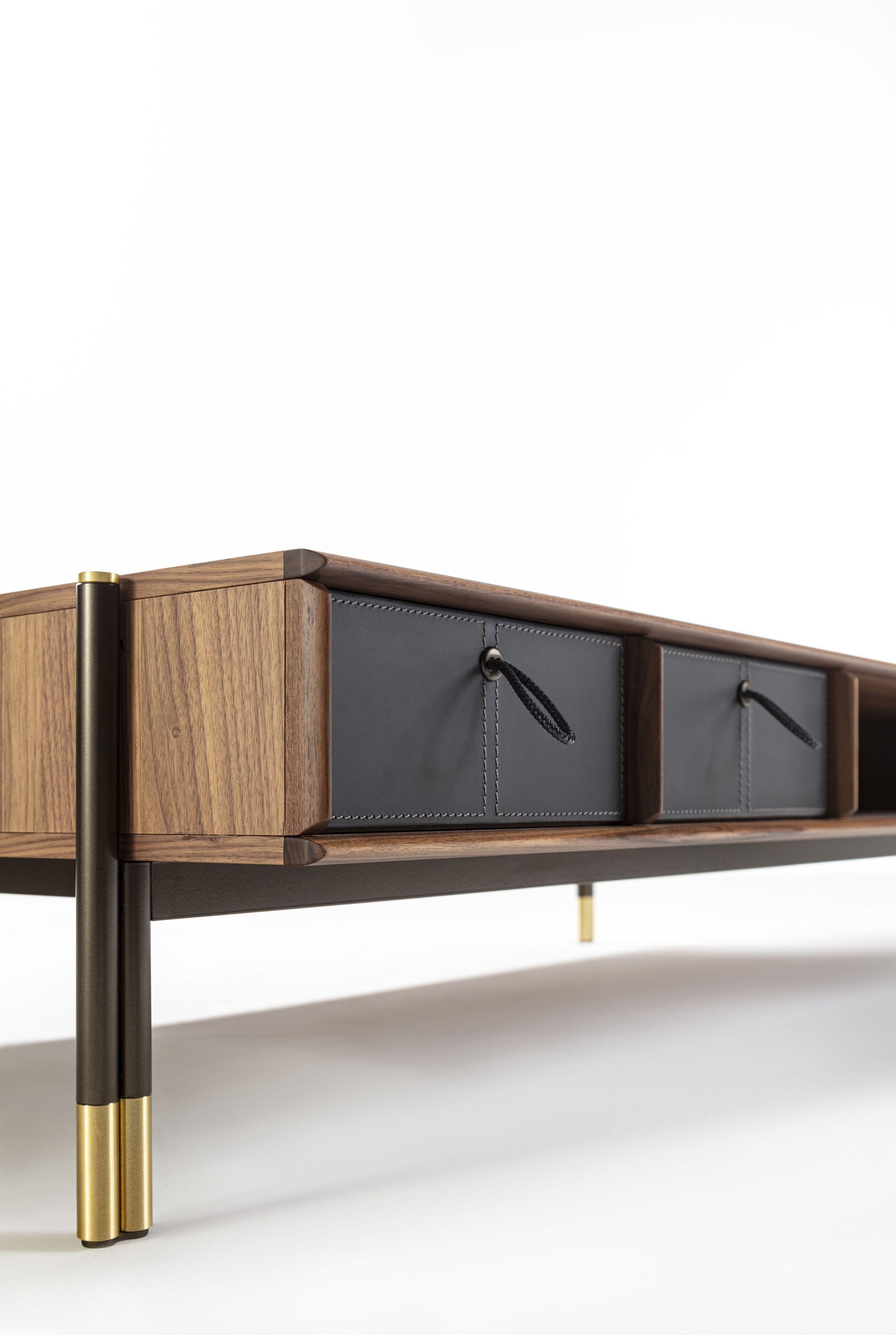 BAYUS | Coffee table By Porada design Gabriele & Oscar Buratti