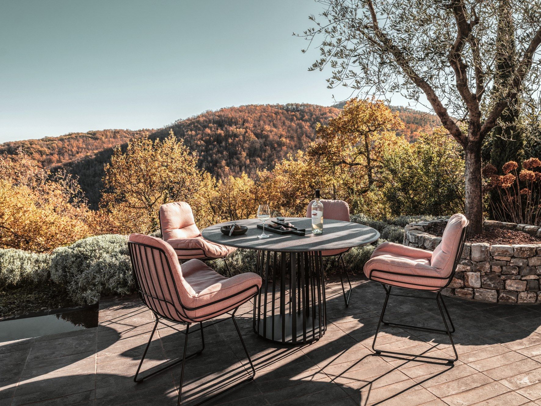 BC 07 BASKET OUTDOOR | Round table By JANUA design Hoffmann Kahleyss