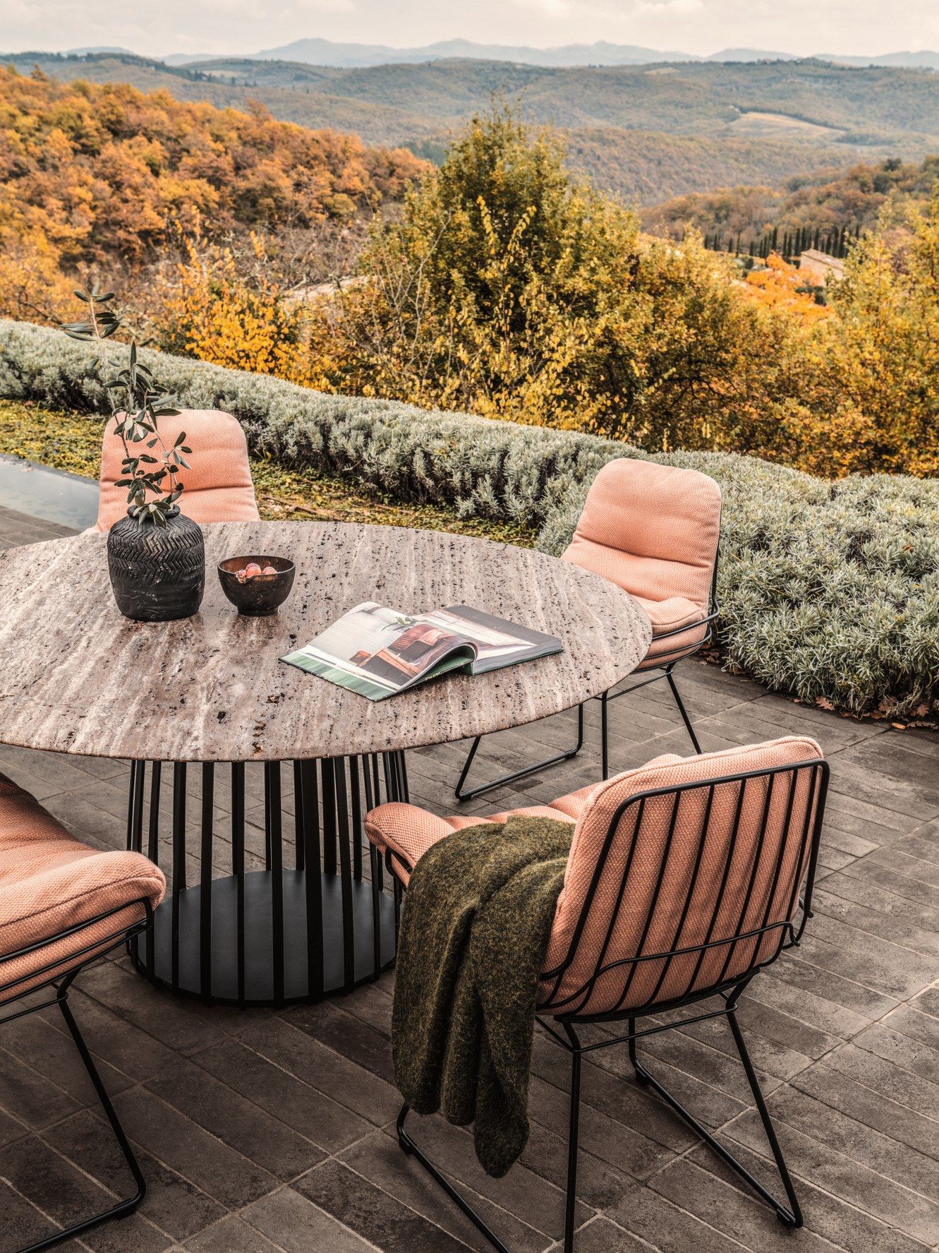 BC 07 BASKET OUTDOOR | Round table By JANUA design Hoffmann Kahleyss