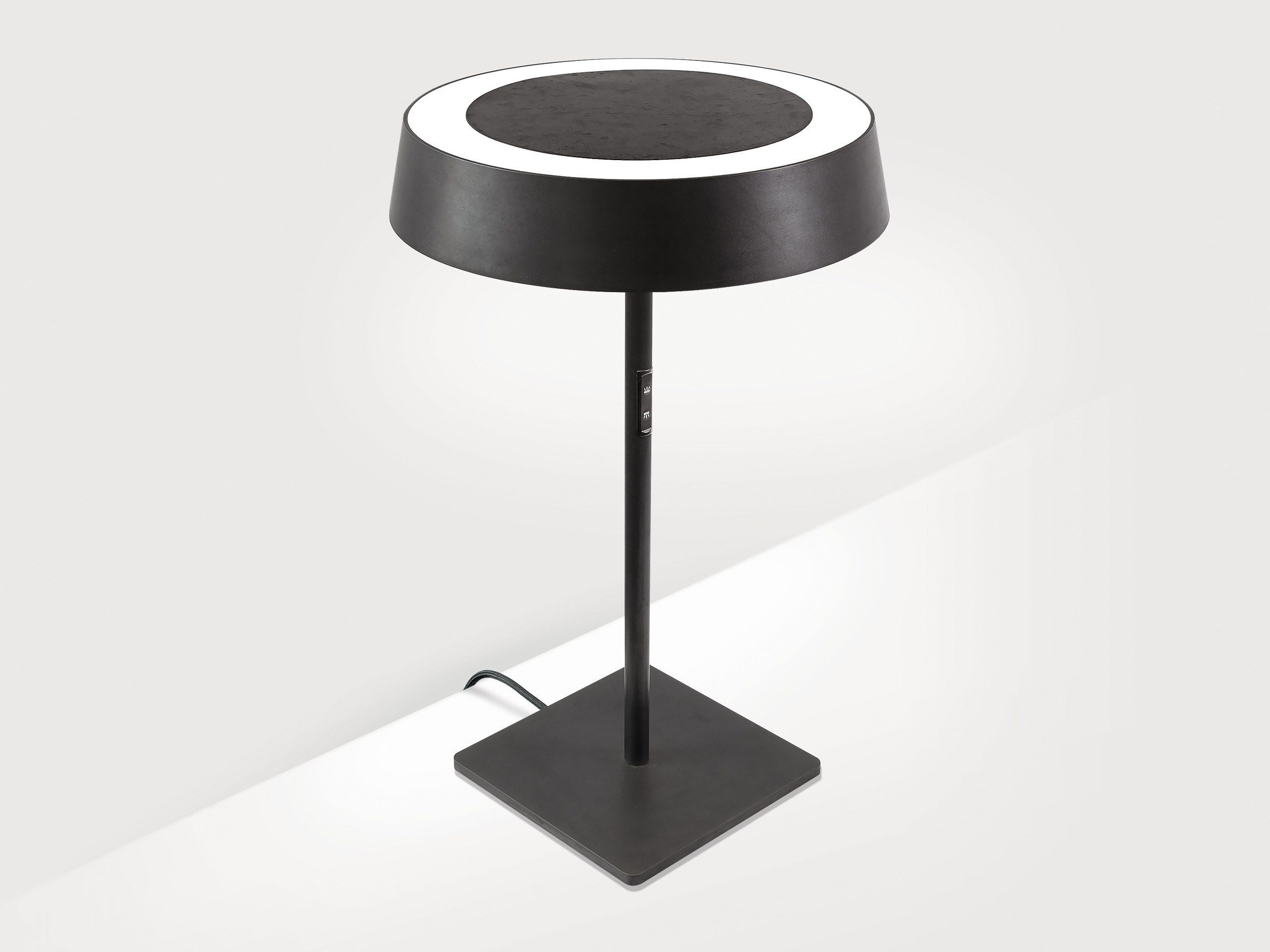 BEAM ME UP T2 台灯 By Lightnet