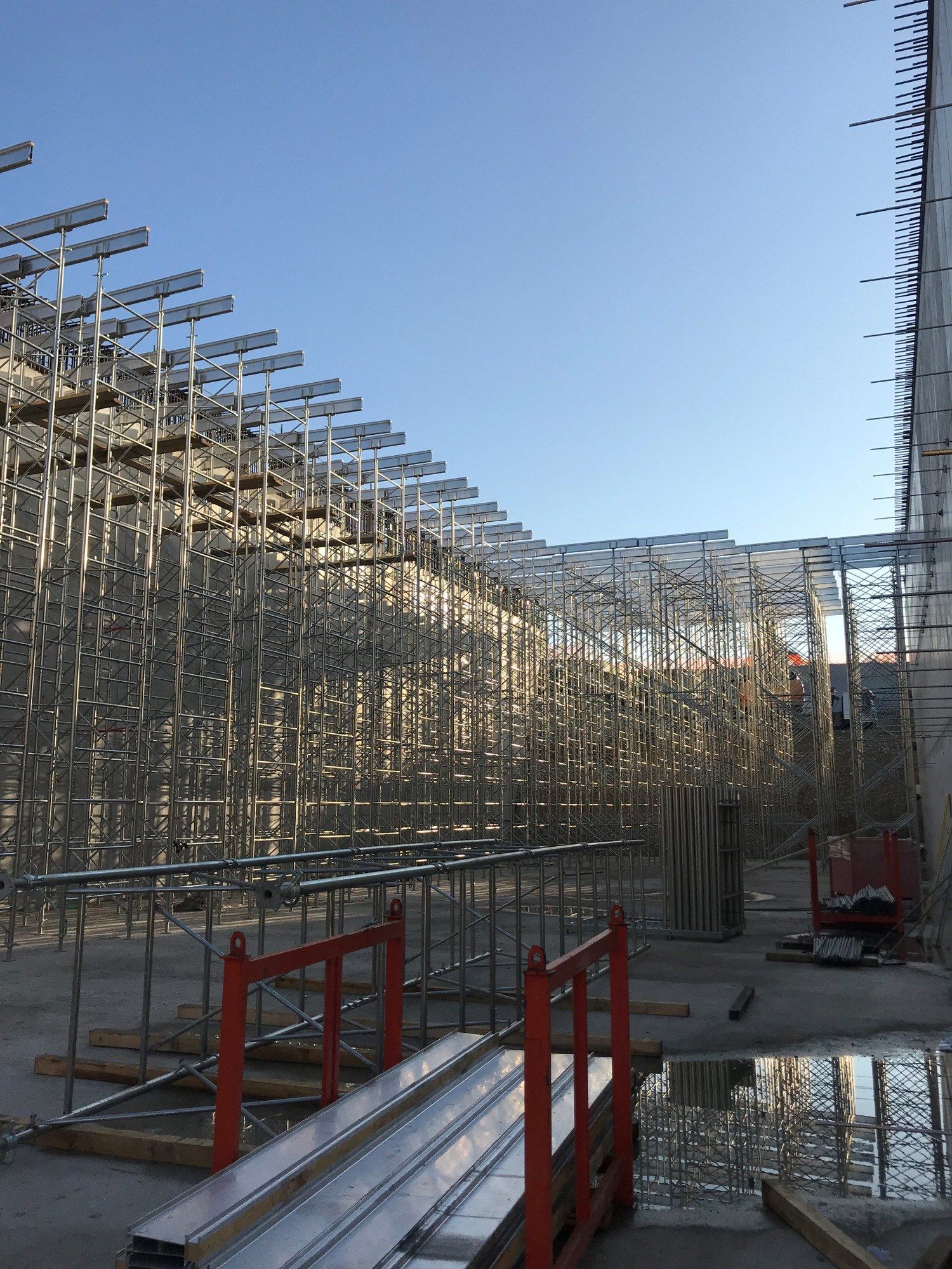 BEARING TOWER Tubular structure and scaffolding By Faresin Formwork