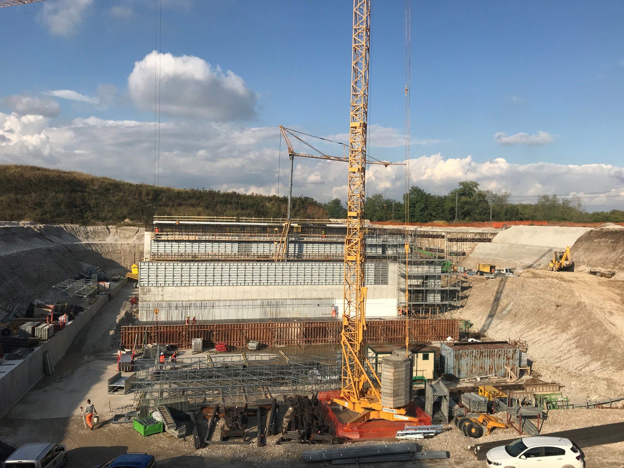 BEARING TOWER Tubular structure and scaffolding By Faresin Formwork