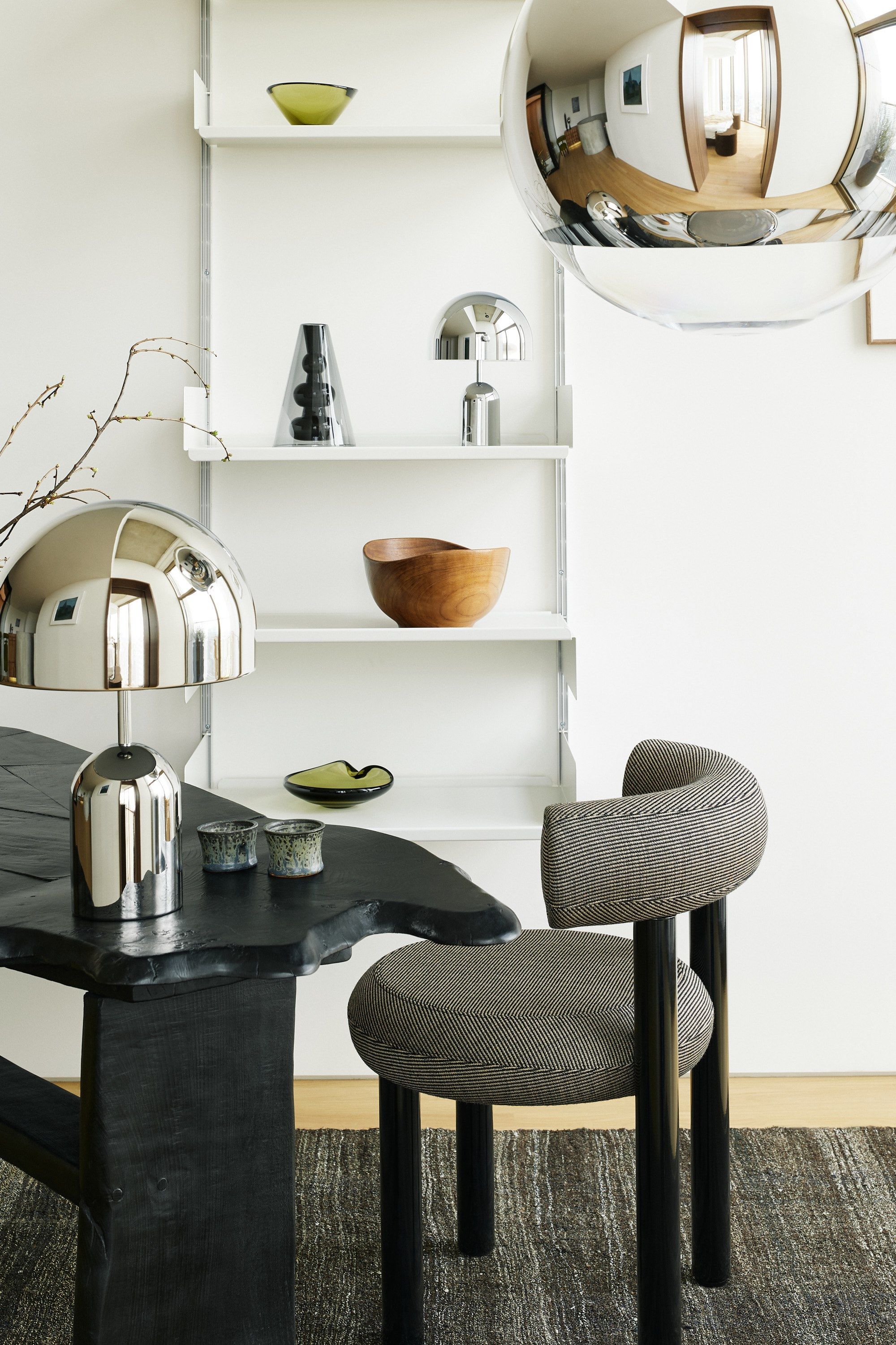 BELL Table lamp By Tom Dixon | design Tom Dixon