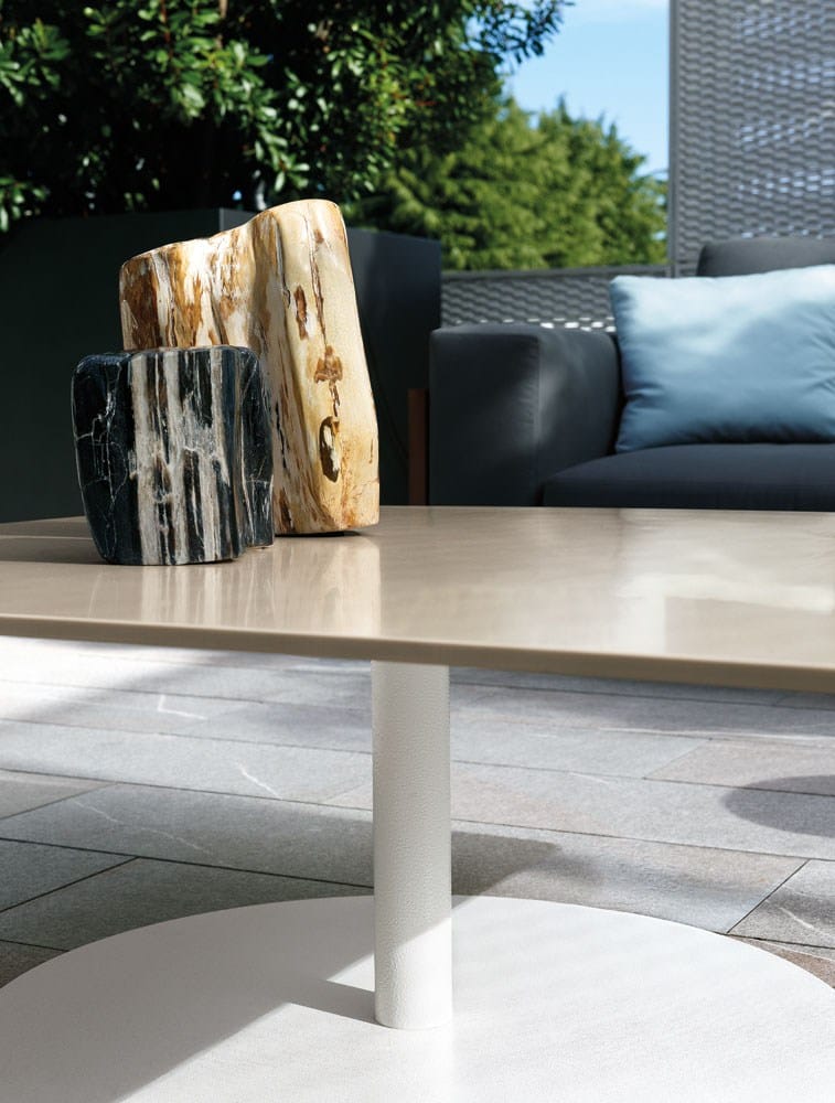 BELLAGIO OUTDOOR Outdoor side table By Minotti | design Gordon Guillaumier