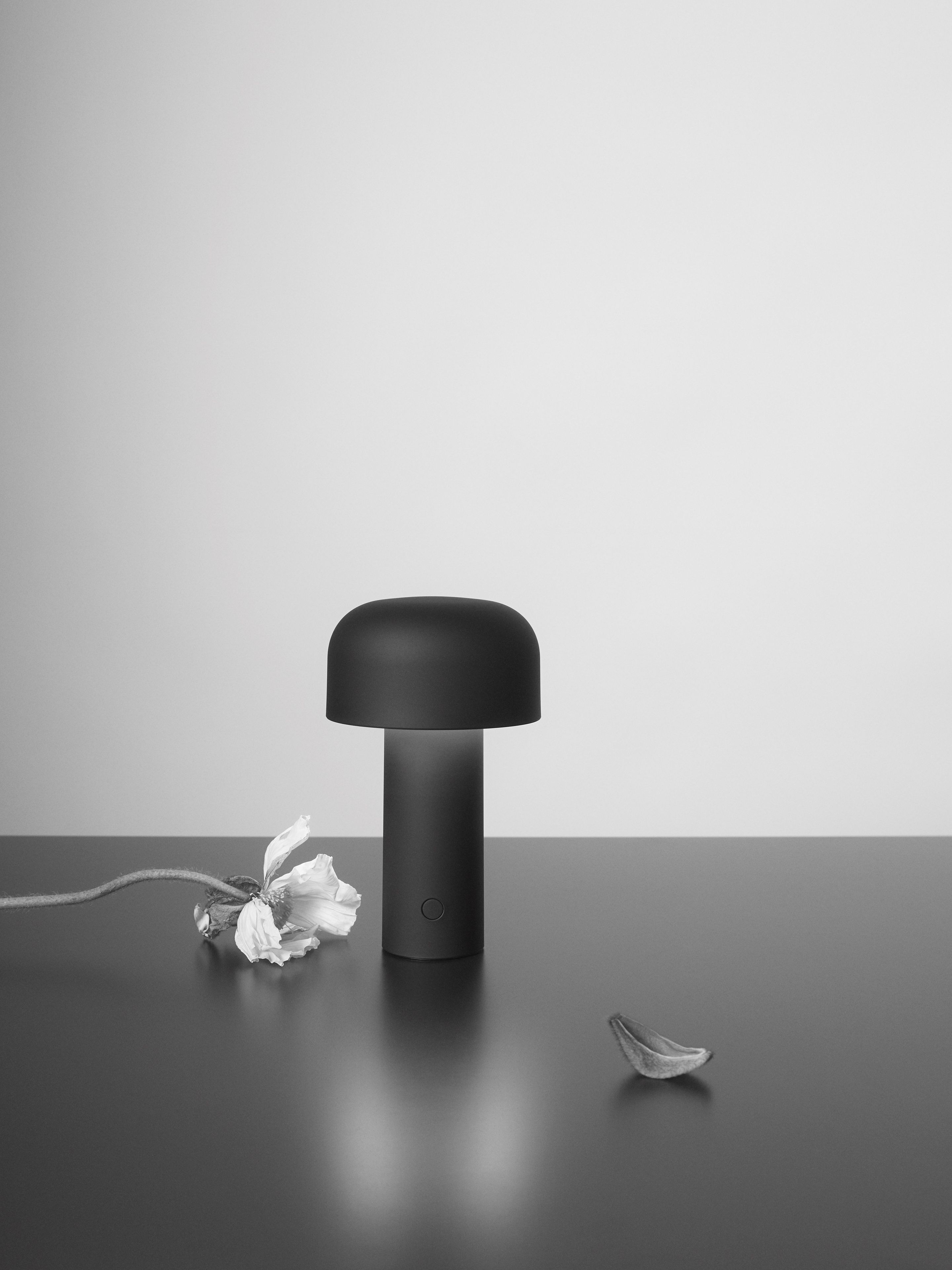 BELLHOP MATT BLACK Table lamp By Flos | design Barber & Osgerby
