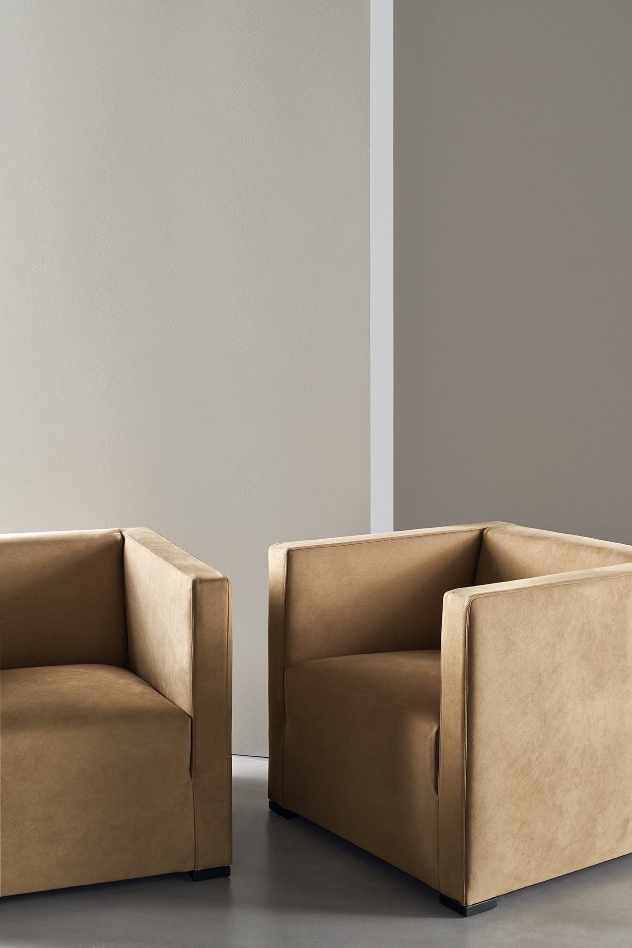 BELMON Upholstered fabric armchair with removable cover By Meridiani