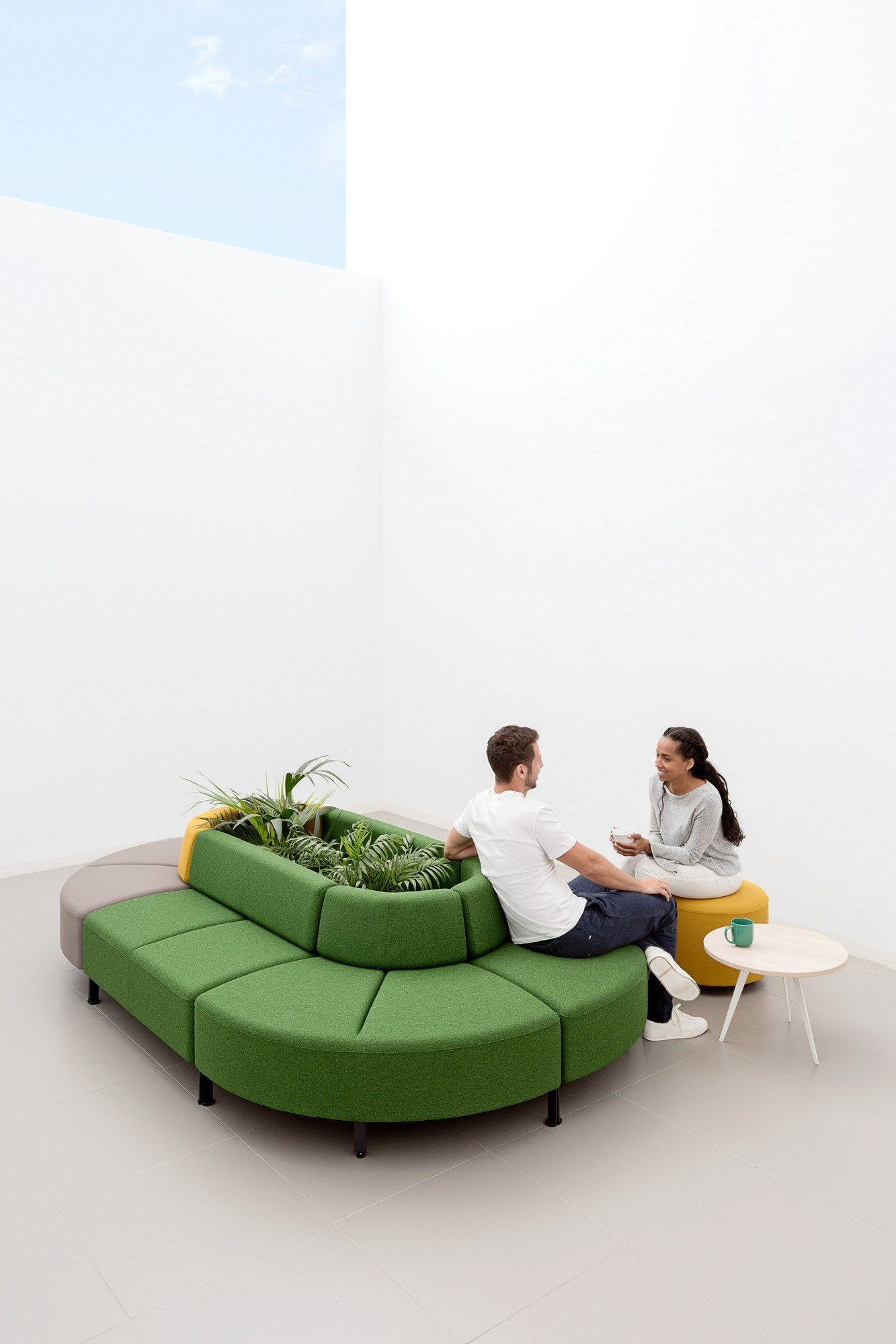 BEND Banco modular de tela con respaldo By ACTIU | design Stone Designs