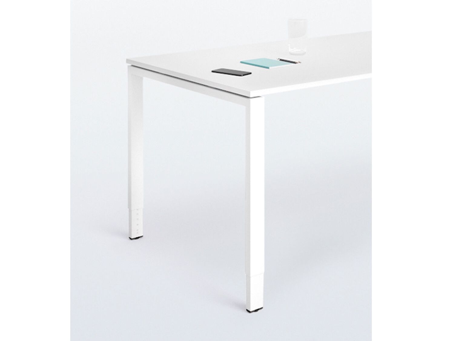 Scrivania multipla con sistema passacavi BASIC Workstation - BENE ...