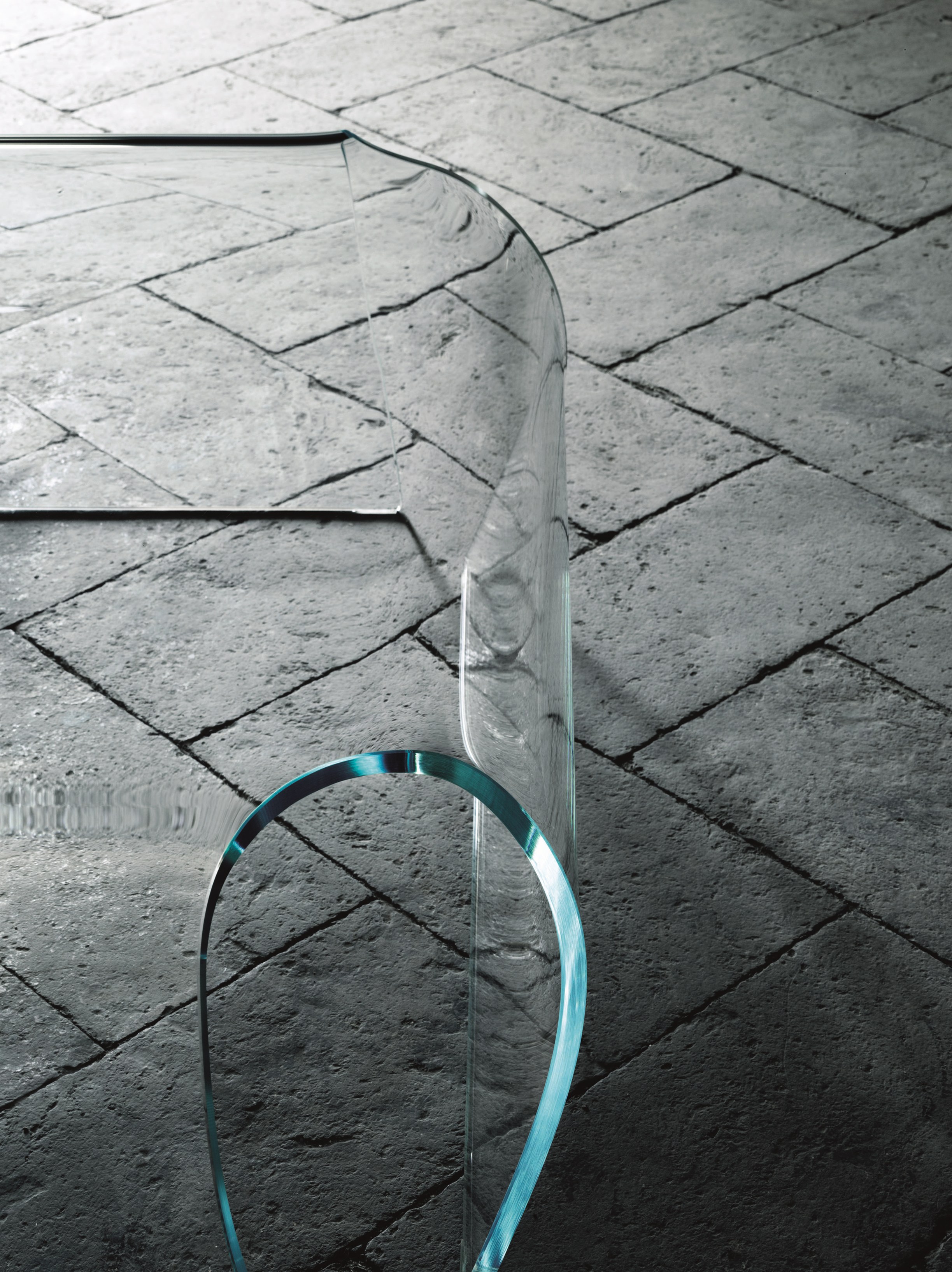 BENT GLASS TABLE By Glas Italia design Naoto Fukasawa