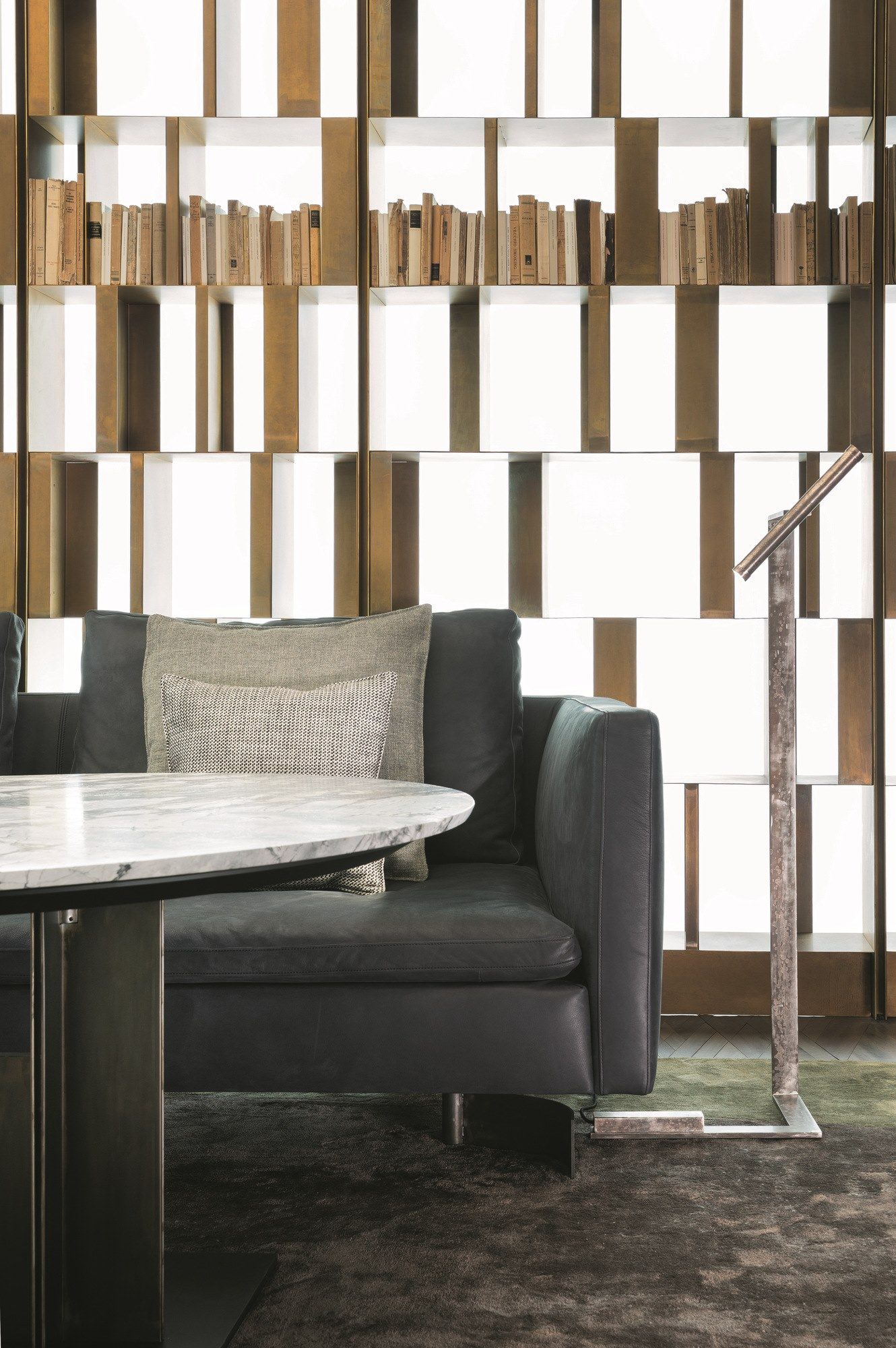 Floor-ceiling mounted metal bookcase BISTROT S By Henge design Massimo ...