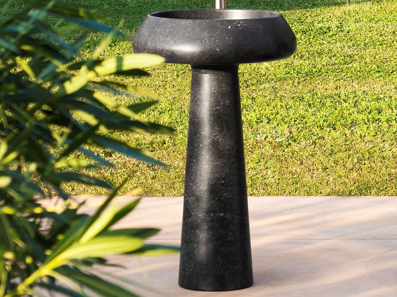 BJHON 2 OUTDOOR Lavabo freestanding in marmo Petit Granit By Agape ...