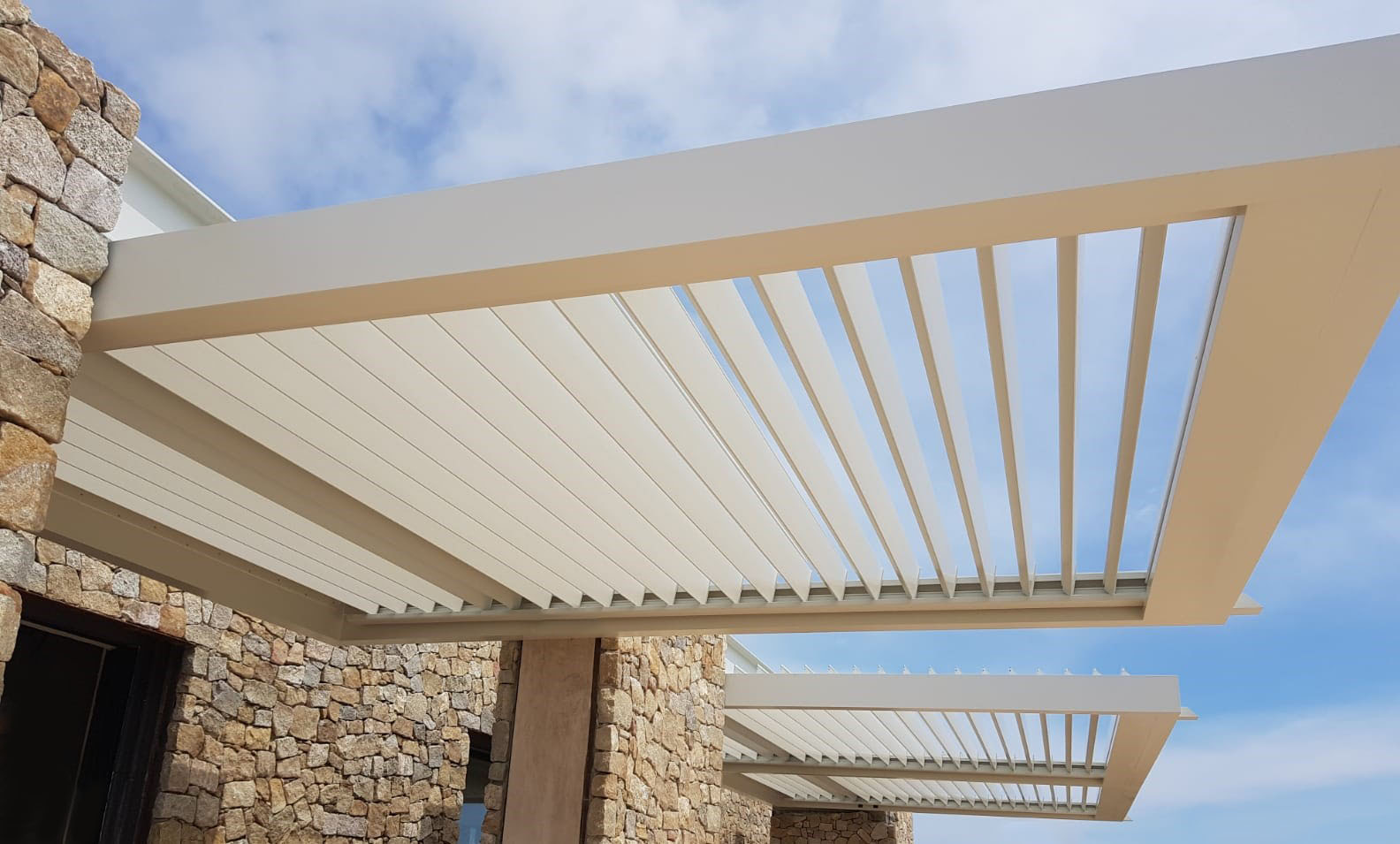 BLADE 180 | Pérgola independiente By STUDIO 66