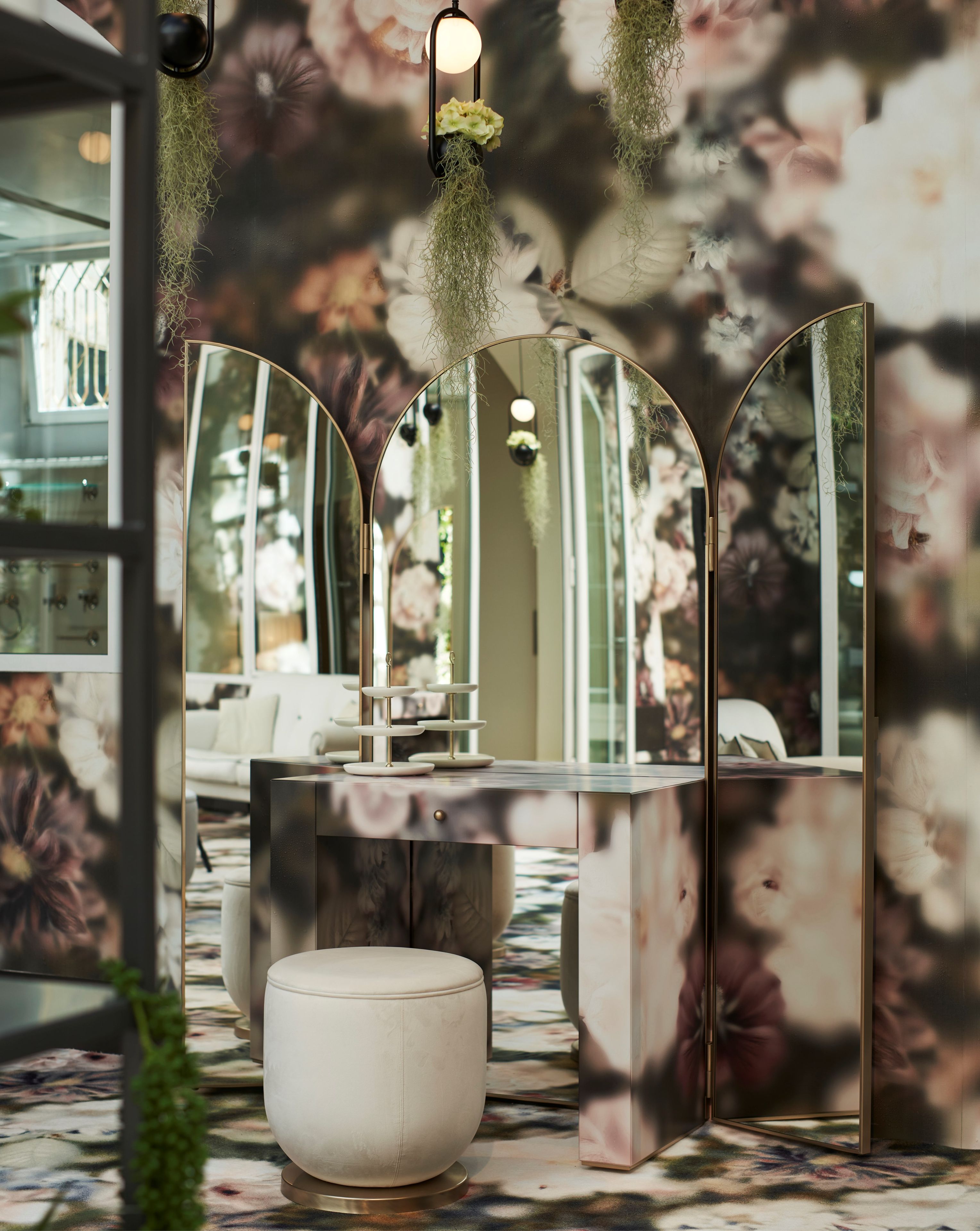 BLOSSOM Wooden dressing table By Devon&Devon | design Marcel Wanders