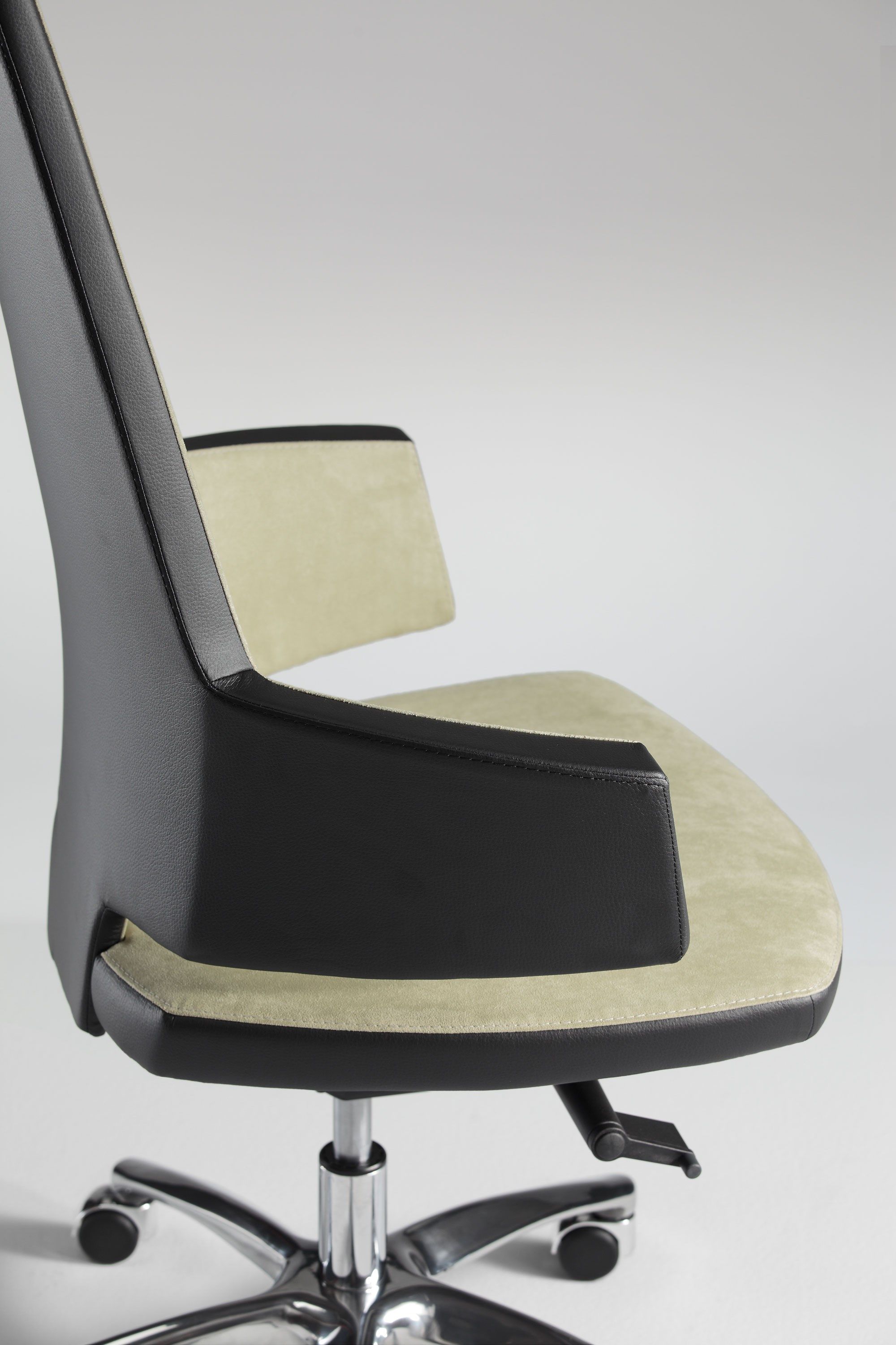 BOSS | Trestle-based executive chair By MASCAGNI design Lucci Orlandini ...