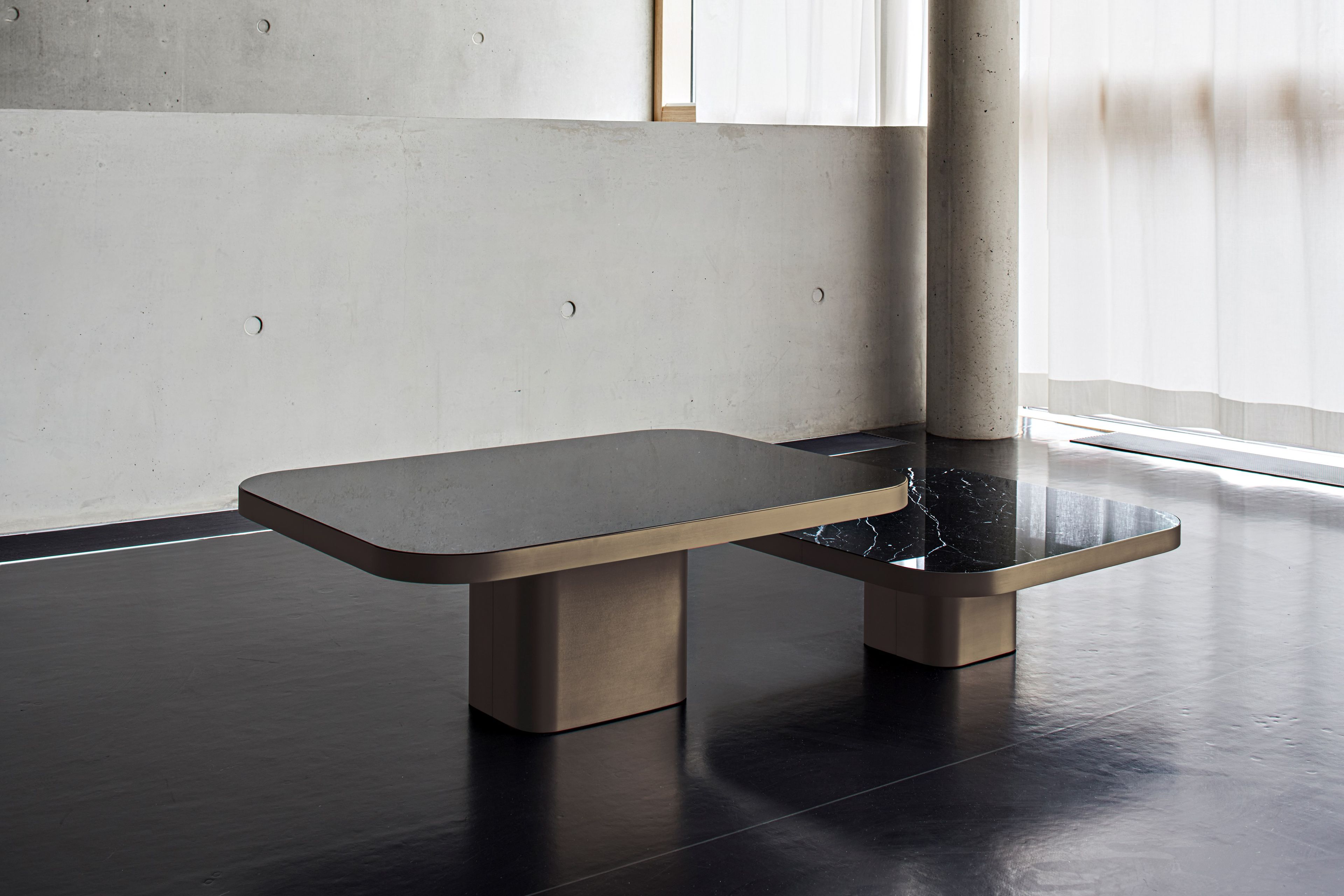 BOW COFFEE TABLE NO. 2 Table basse carrée en laiton By ClassiCon ...