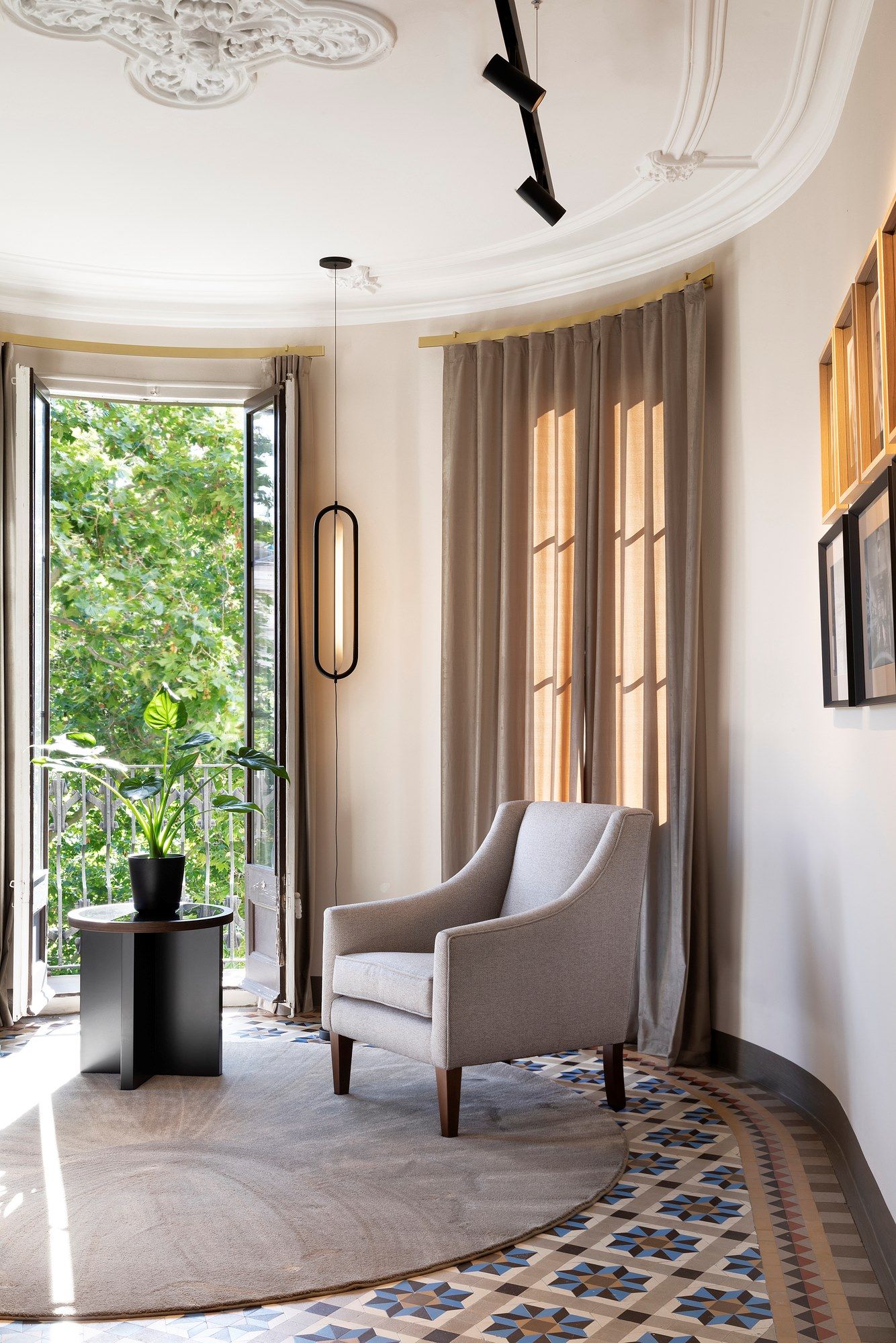 BOW LED dimmable pendant lamp By Nexia | design Nahtrang