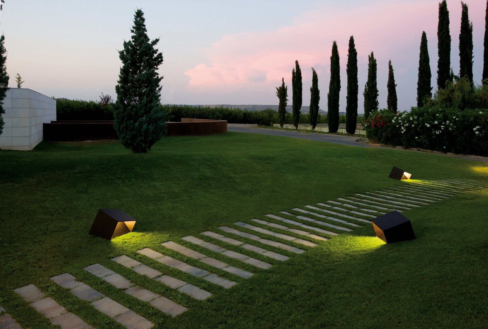 BREAK Segnapasso a LED per esterni By Vibia | design Xuclà & Alemany