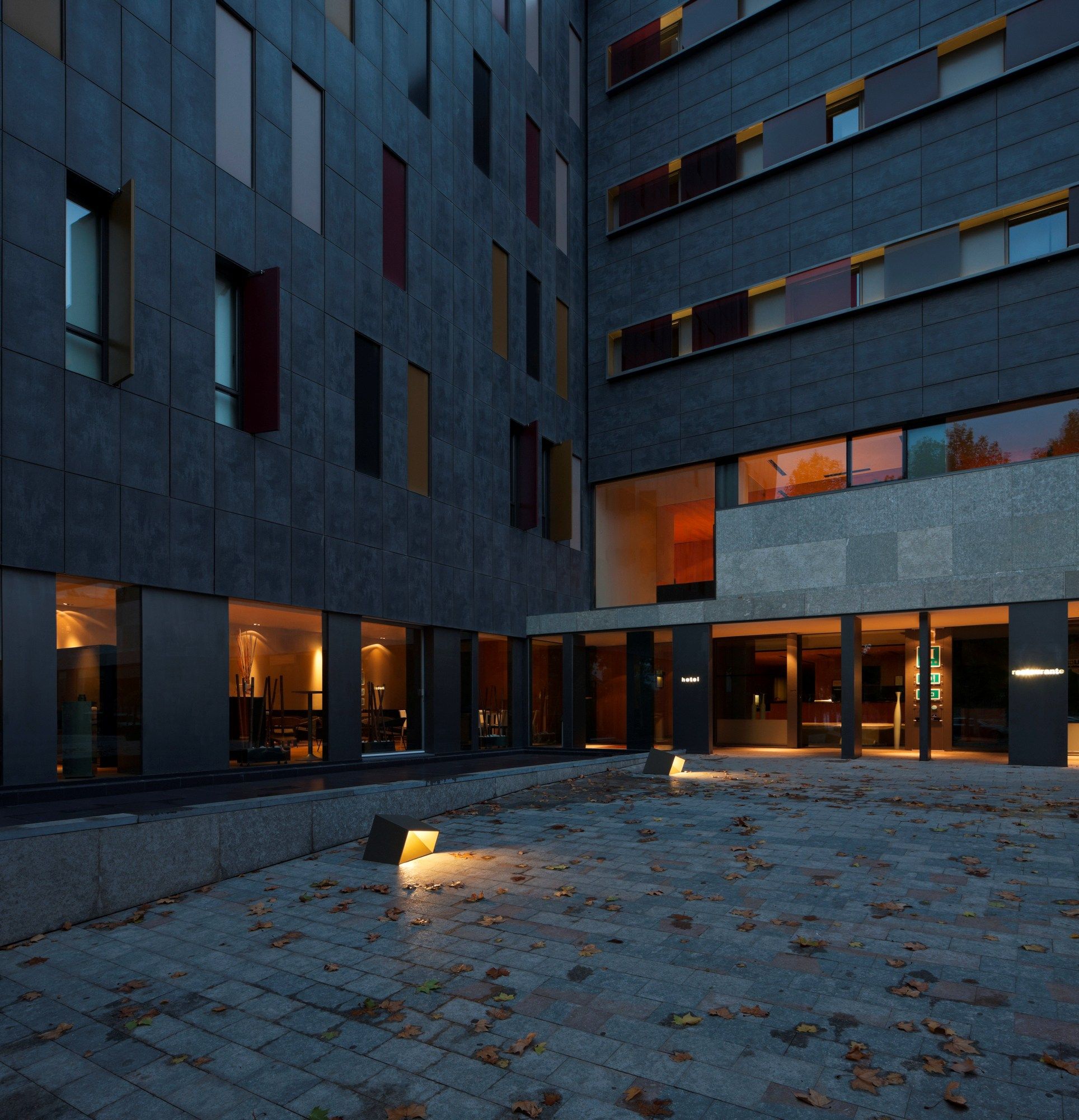 BREAK Segnapasso a LED per esterni By Vibia | design Xuclà & Alemany