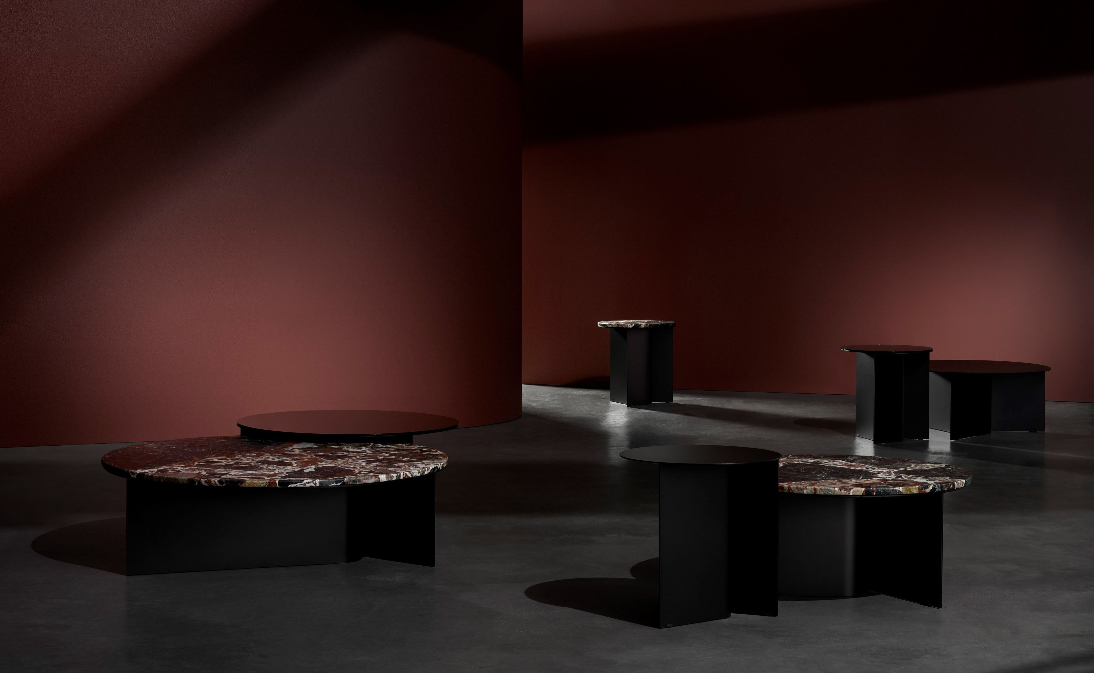 BREEZE | Round coffee table By Ross Gardam