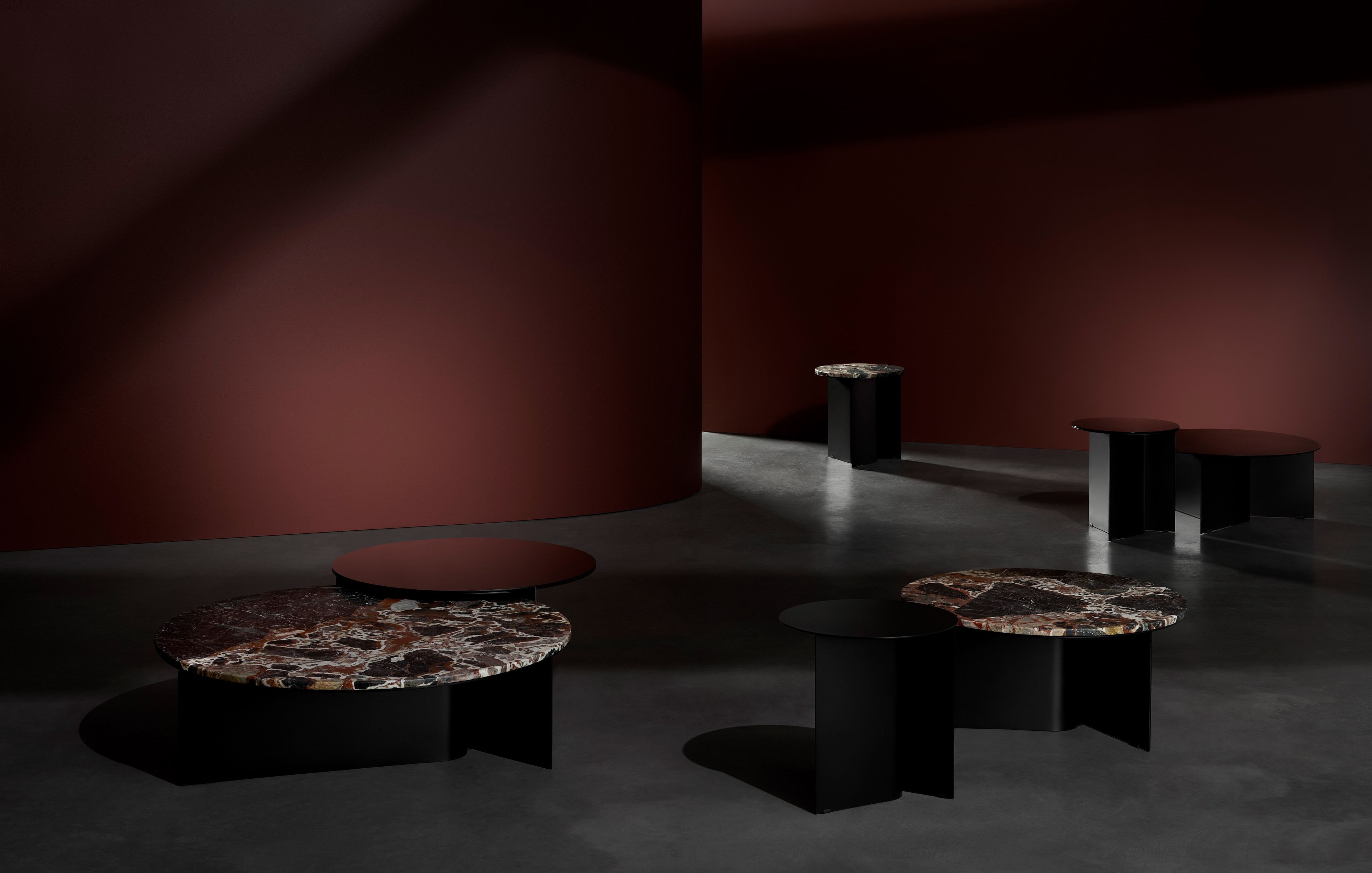 BREEZE | Round coffee table By Ross Gardam