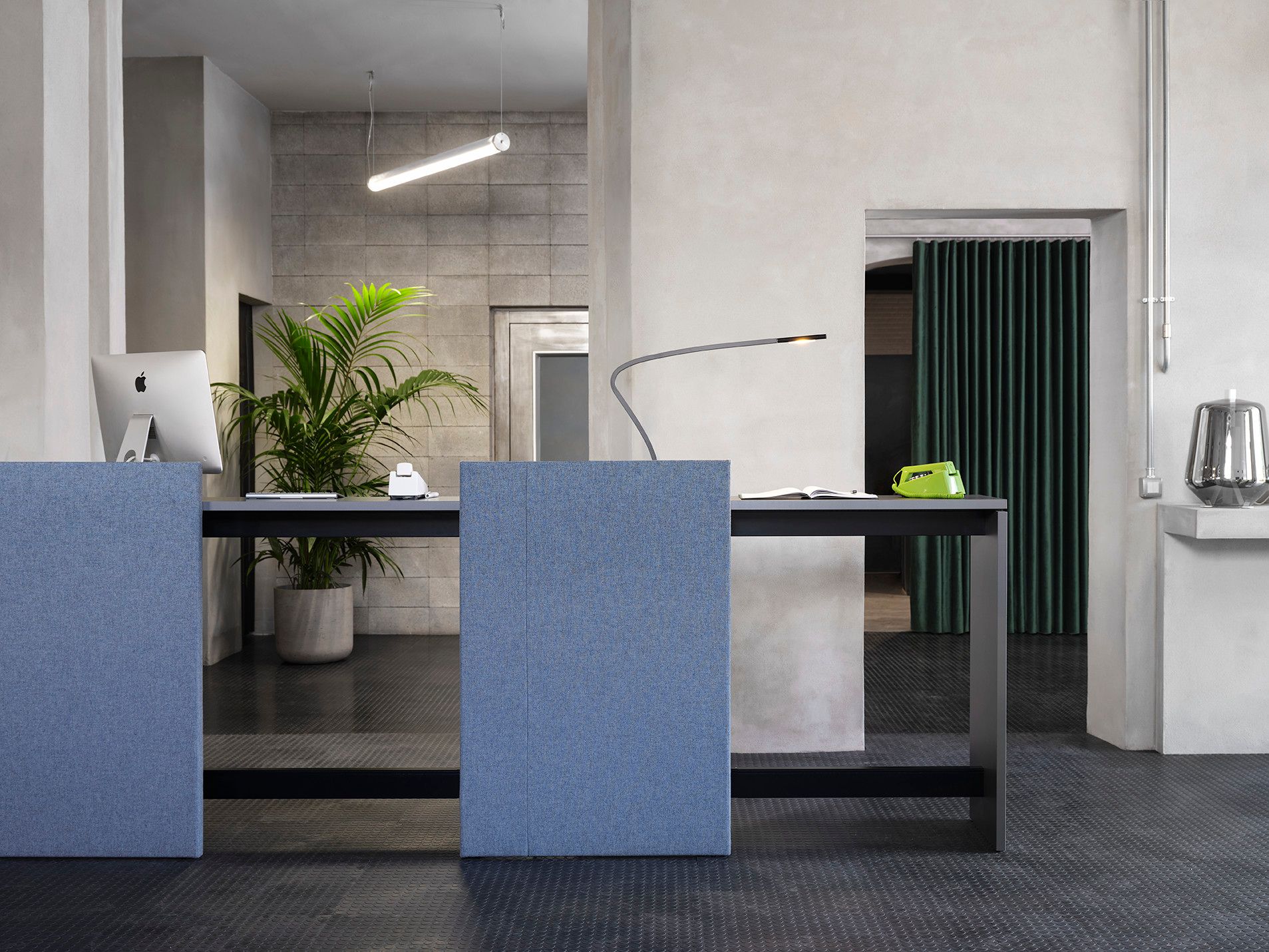 BRIDGE | Office reception desk By Citterio
