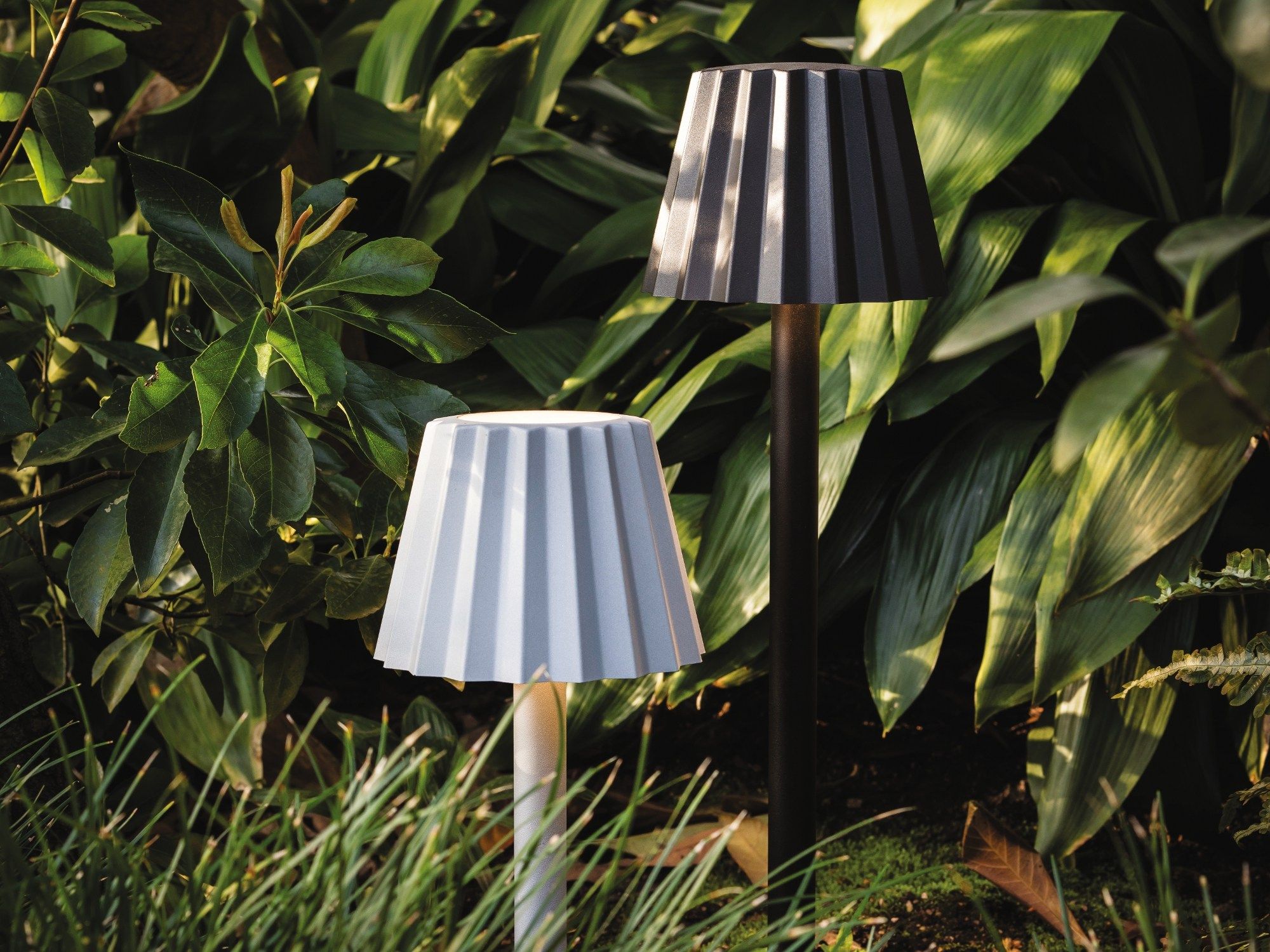 LED aluminium Floor lamp BUTLER P By Delta Light design Arik Levy
