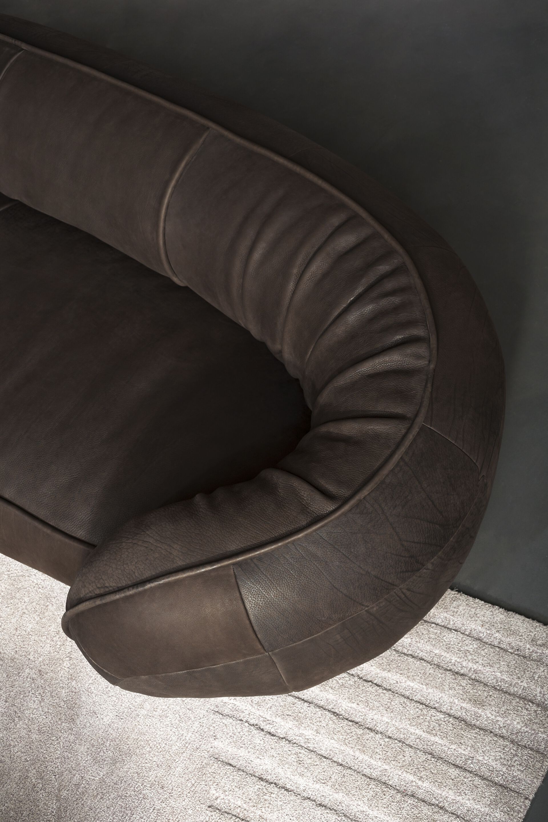 LEON Leather sofa By Baxter | design Draga & Aurel
