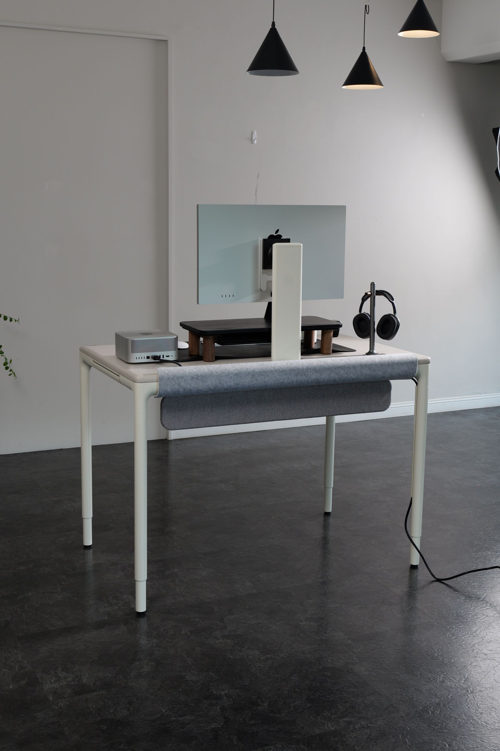 TENON MINI Height-adjustable plywood office desk By Beflo