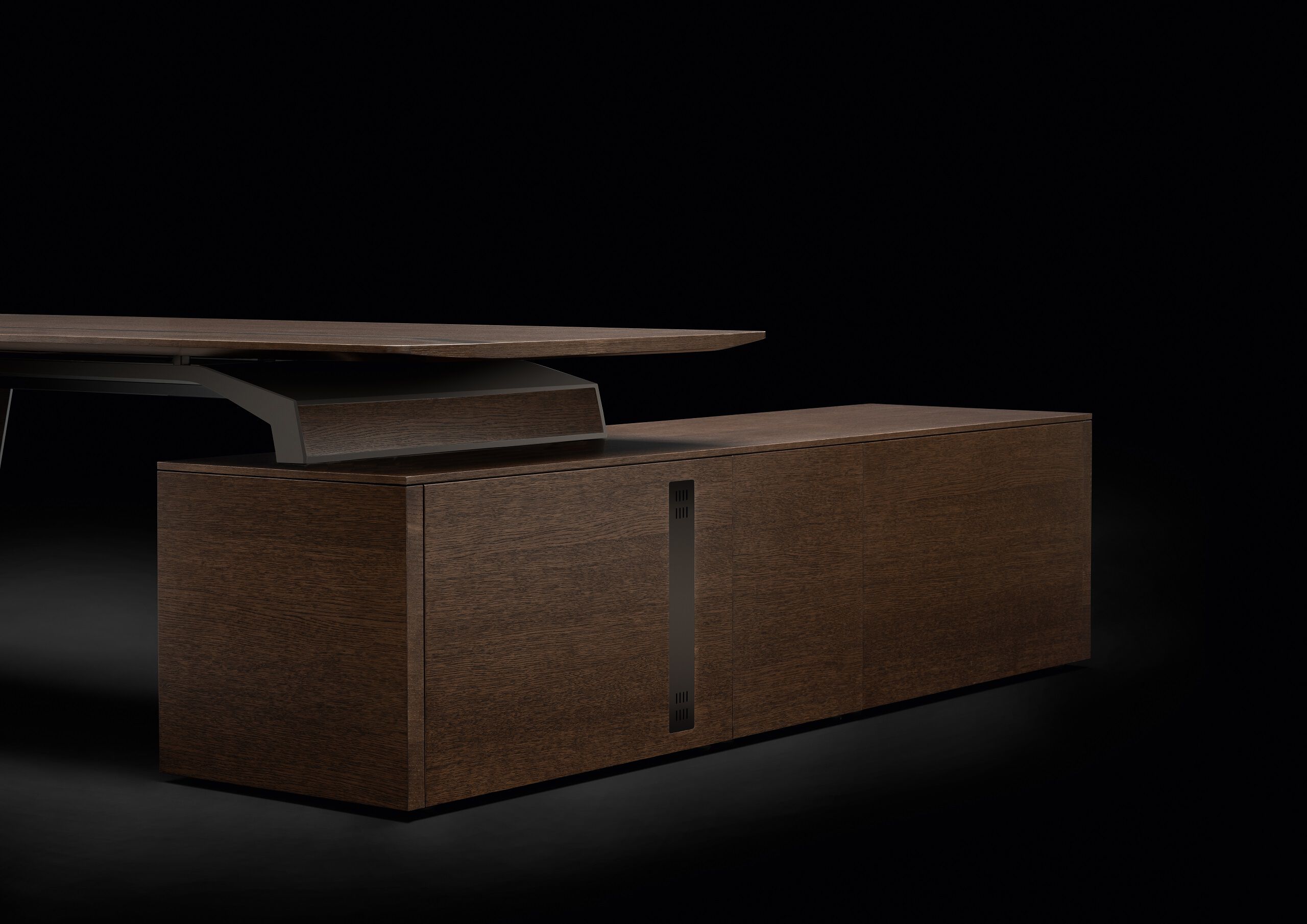 METAR Office desk with shelves with cable management By Bralco | design ...