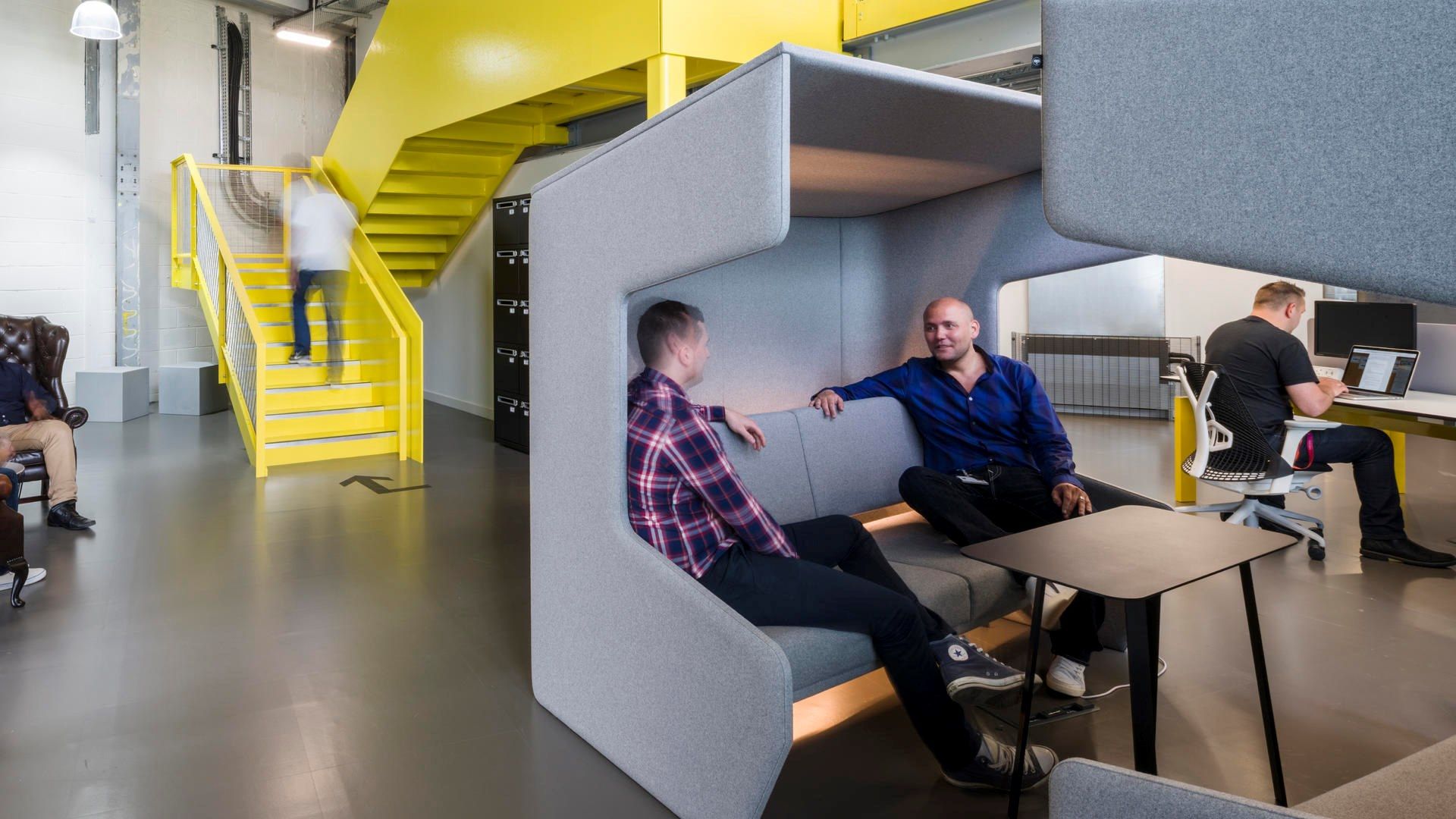 BuzziVille Sound absorbing felt office screen By BuzziSpace