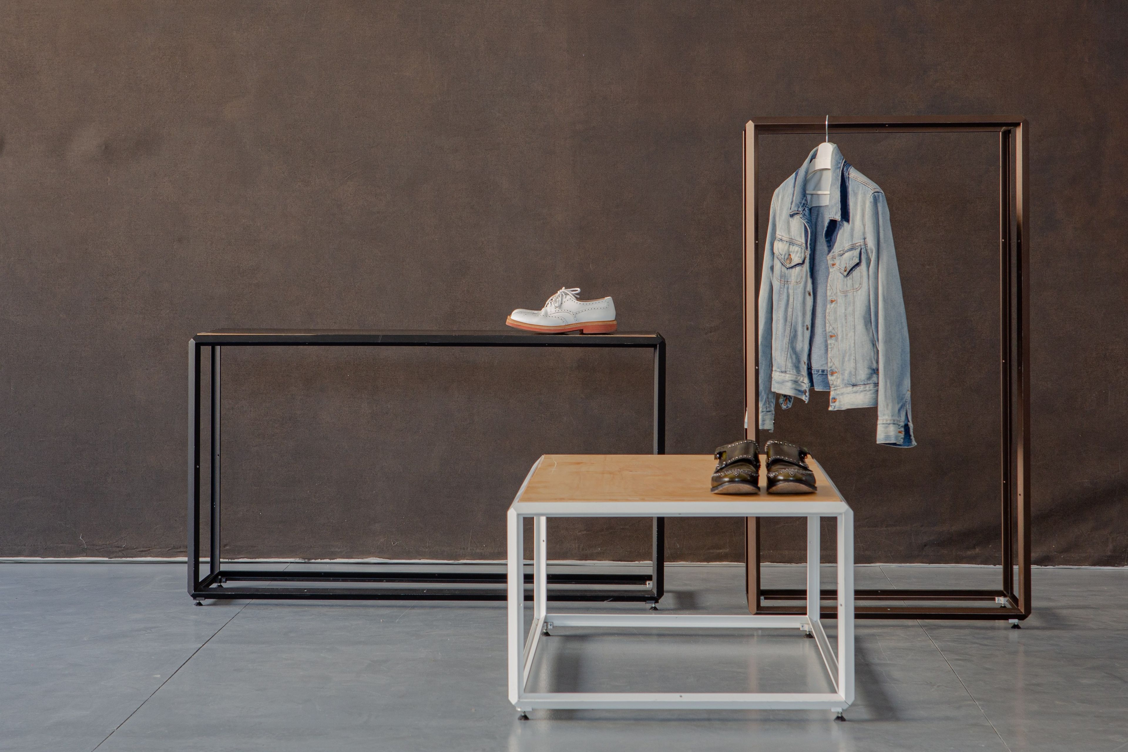 CAGE retail display unit By ALU