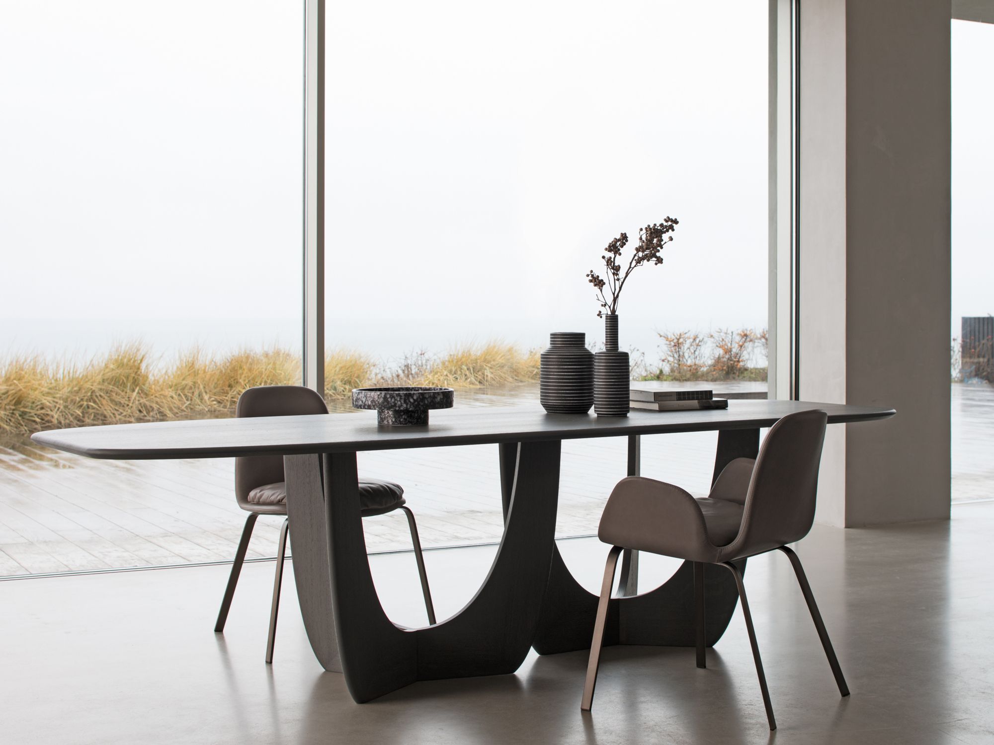 CALA | Oval table By more design Gil Coste