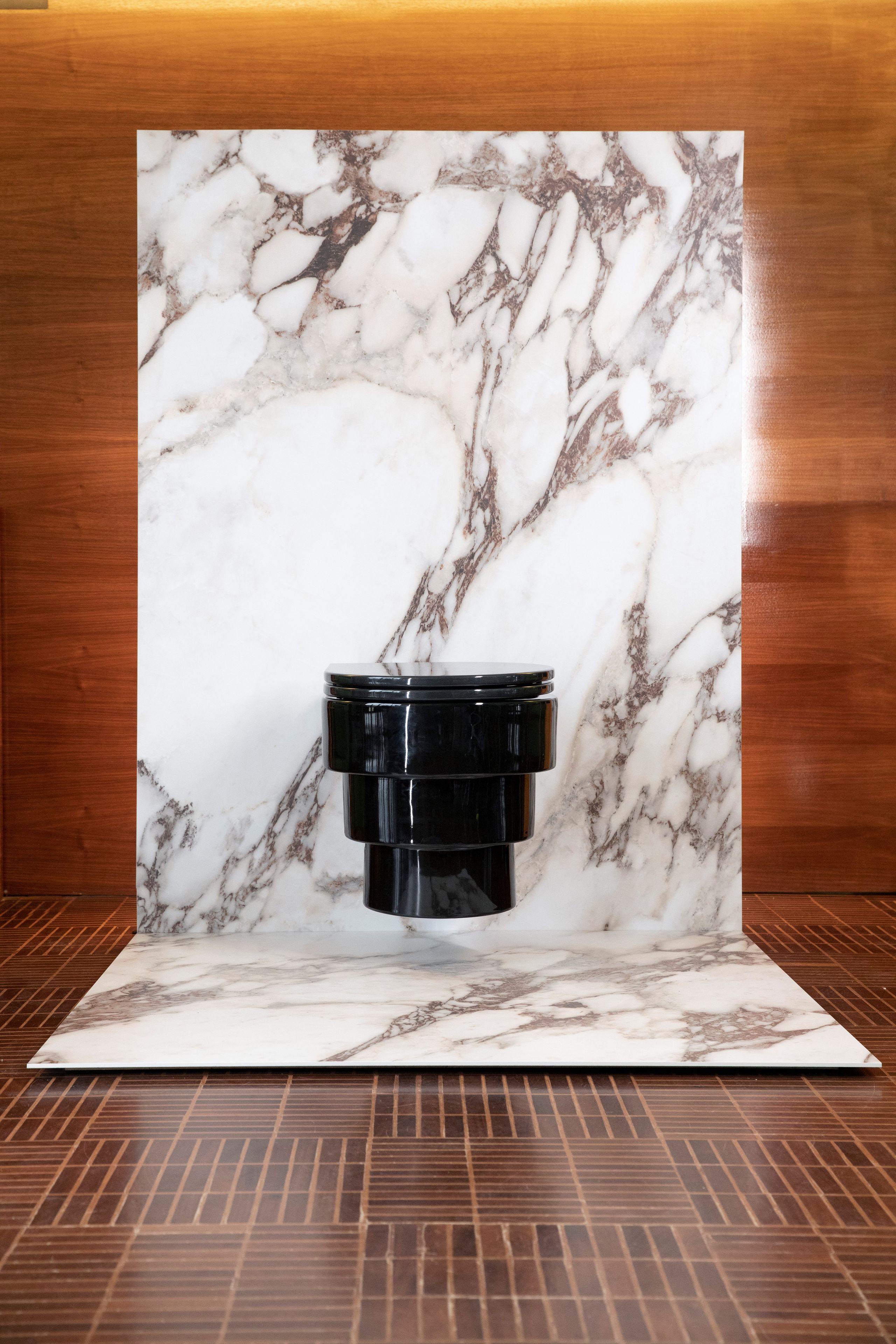 CALLIPYGE BLACK Wall-hung ceramic toilet By Trone