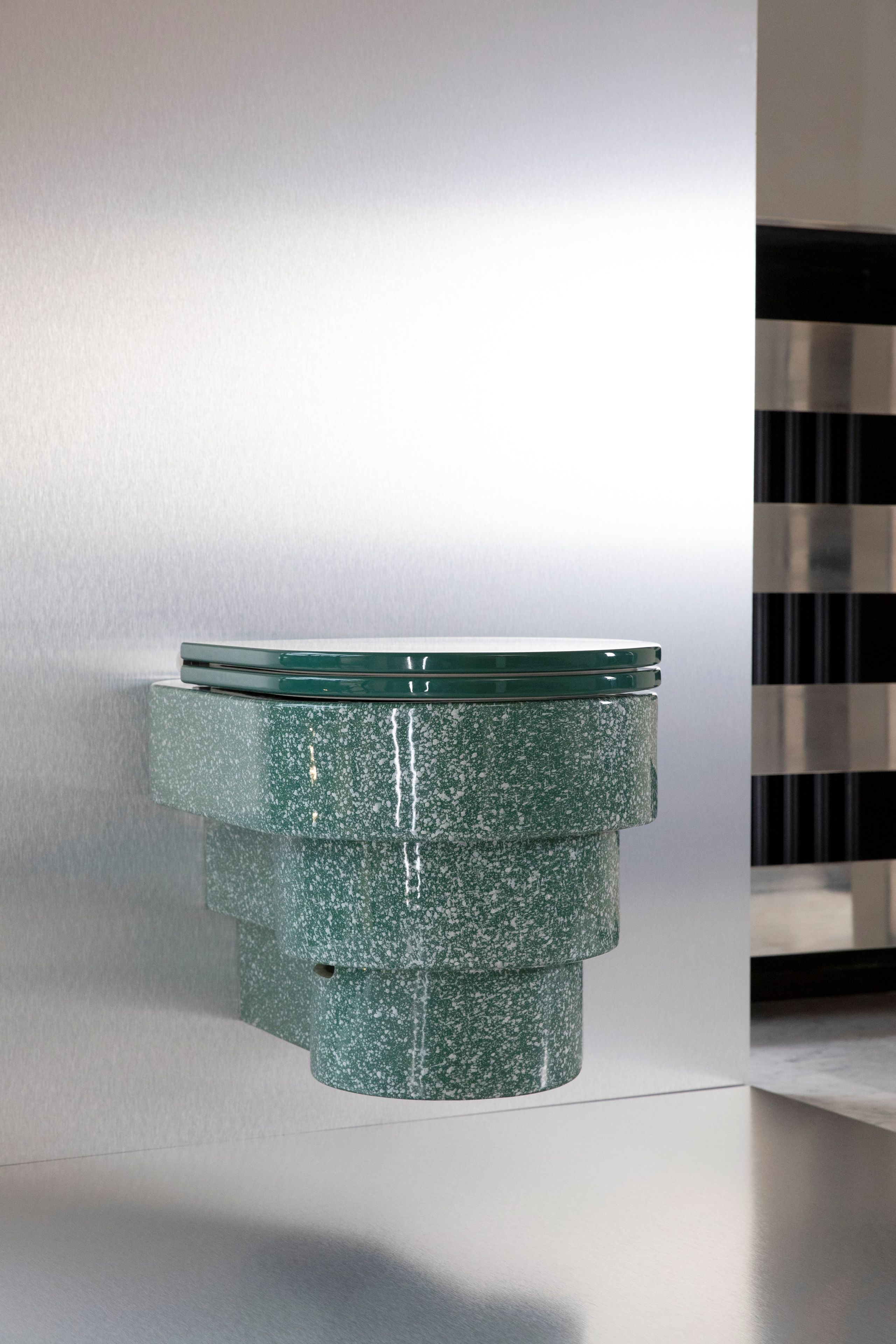 CALLIPYGE ÉCAILLÉ VERT WC suspendu en céramique By Trone