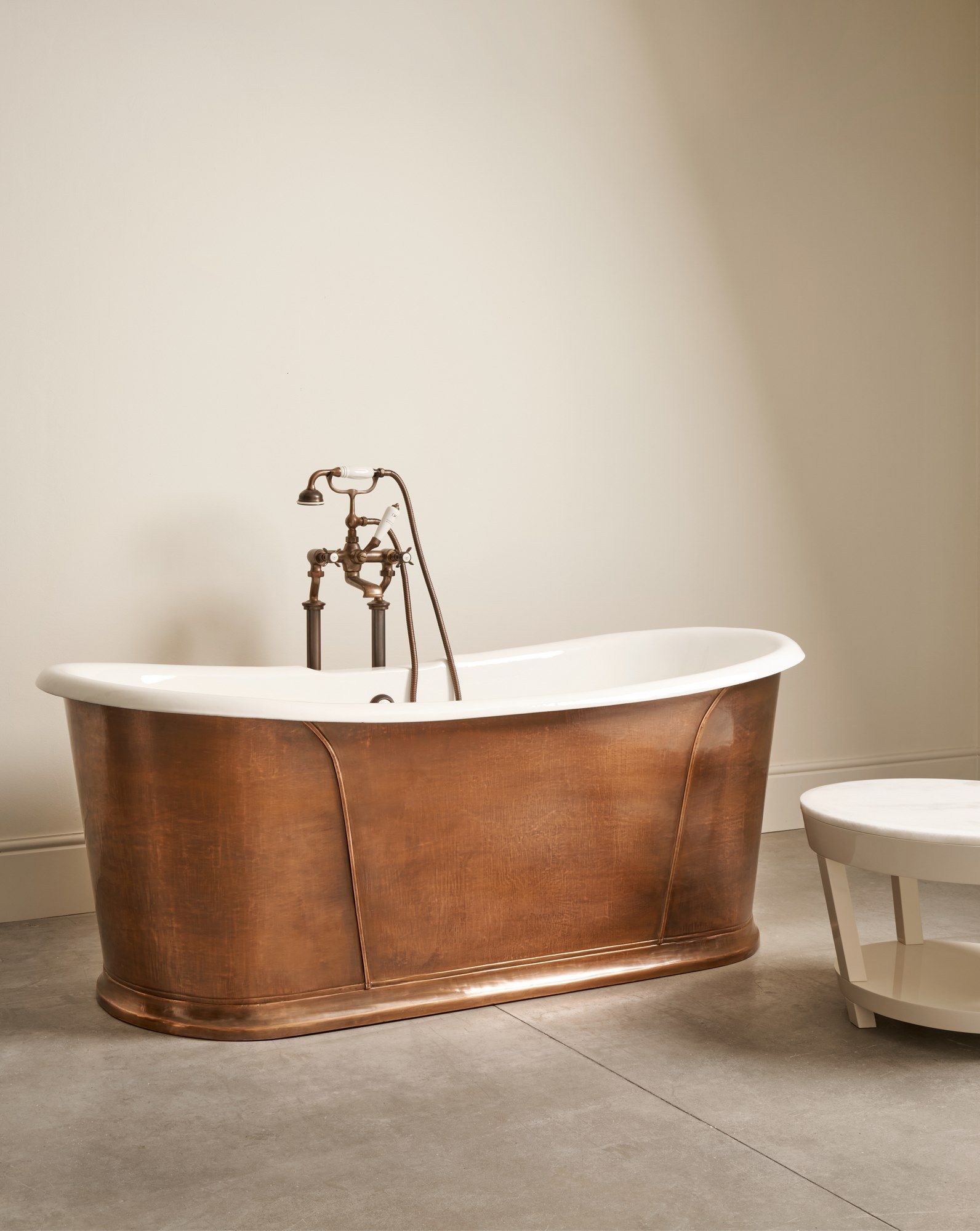 CAMELOT RAME ANTICO Freestanding oval cast iron bathtub By Devon&Devon