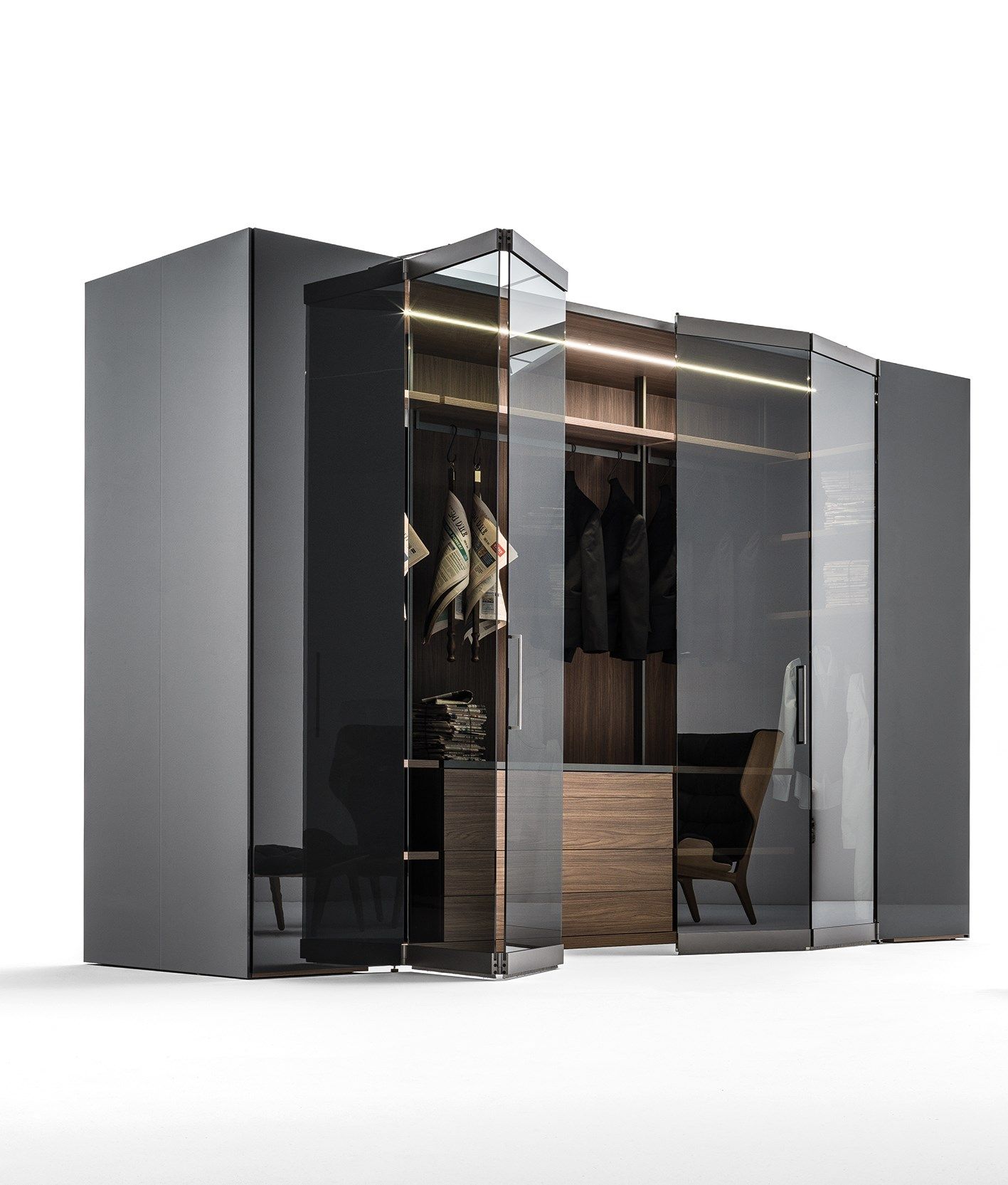 CAMERINO Wood and glass walk-in wardrobe By Caccaro | design R&S Caccaro