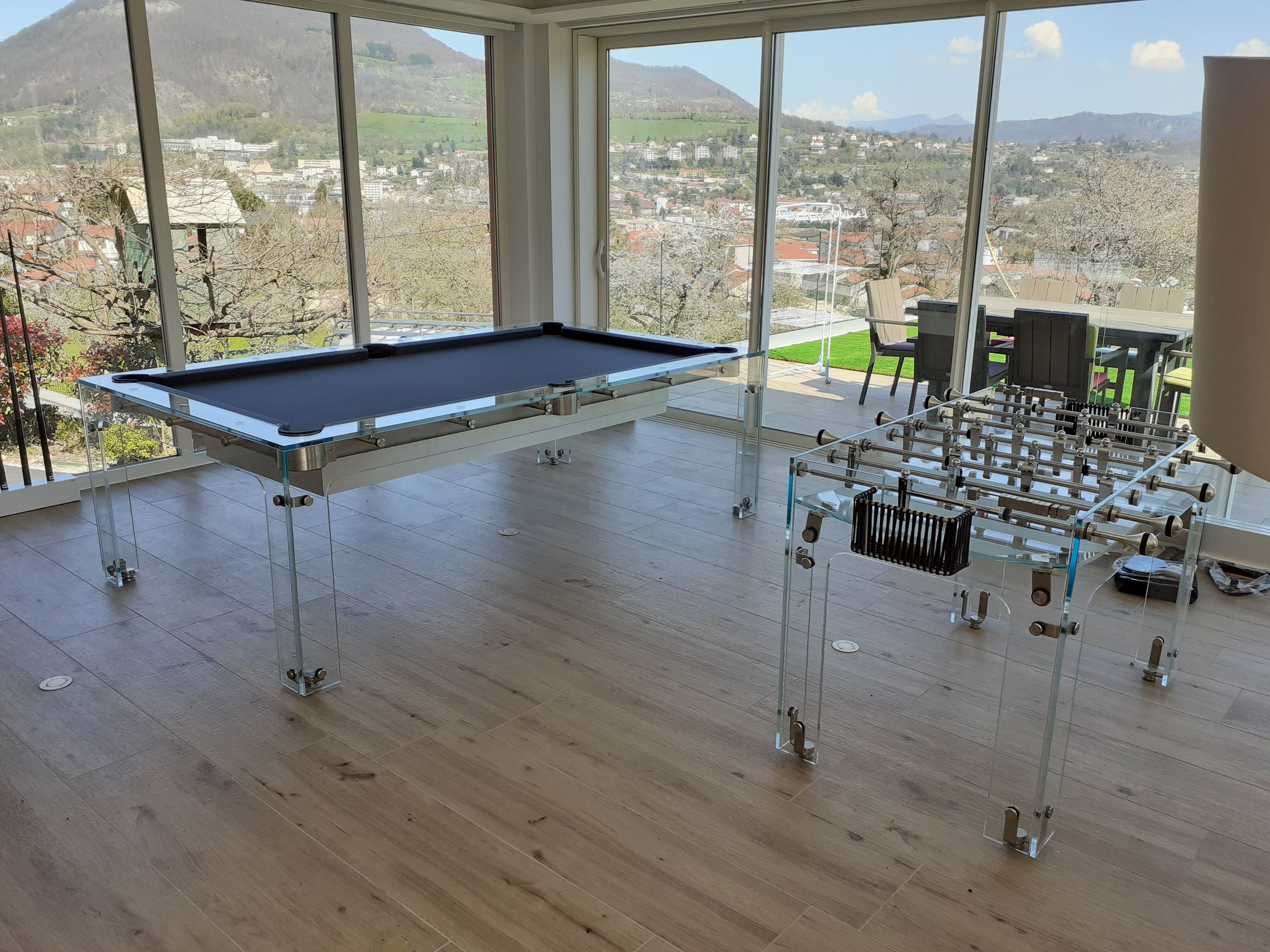 DESIGN Glass pool table By Billards Toulet