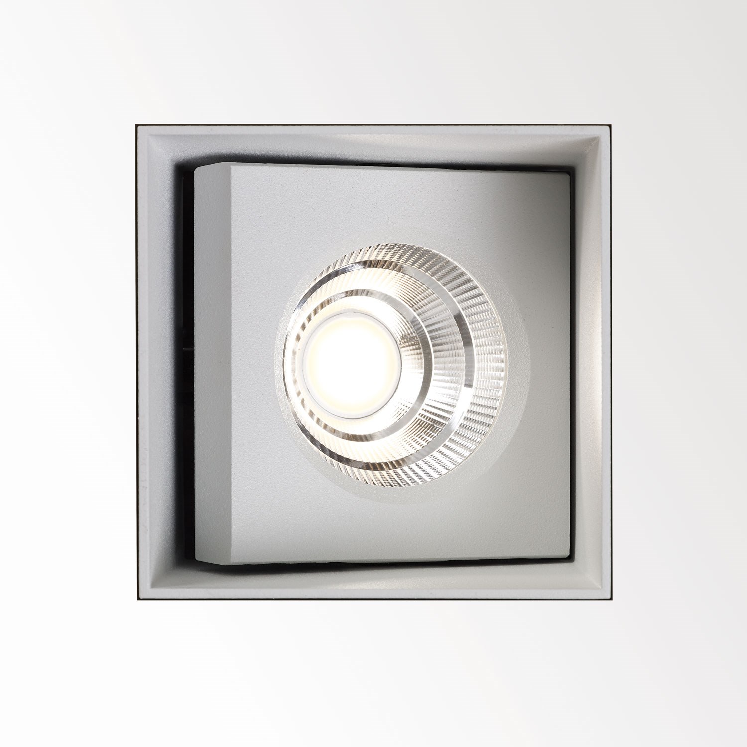 CARREE TRIMLESS OK Spot By Delta Light