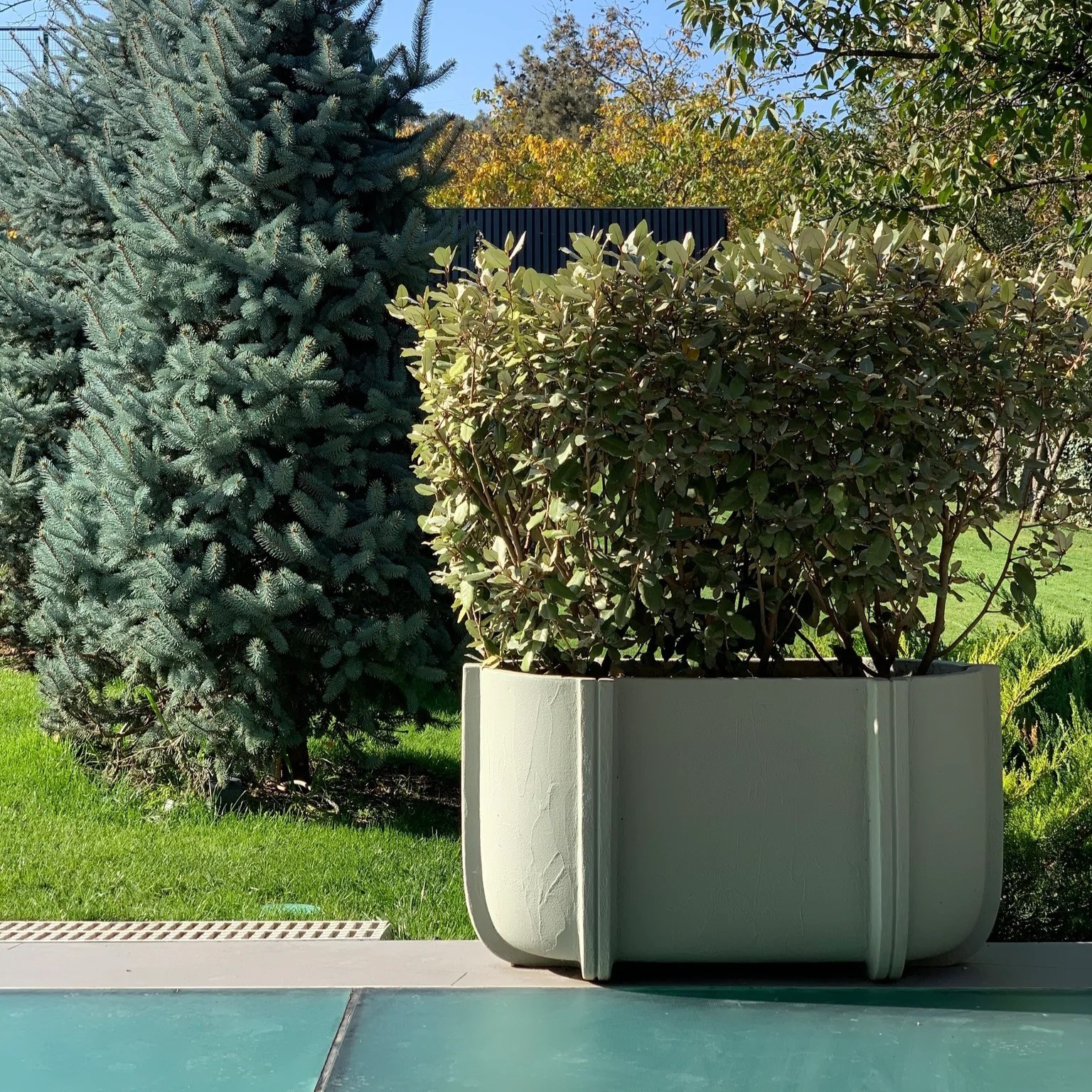 CASSERO Polyethylene planter By Serralunga | design Patricia Urquiola
