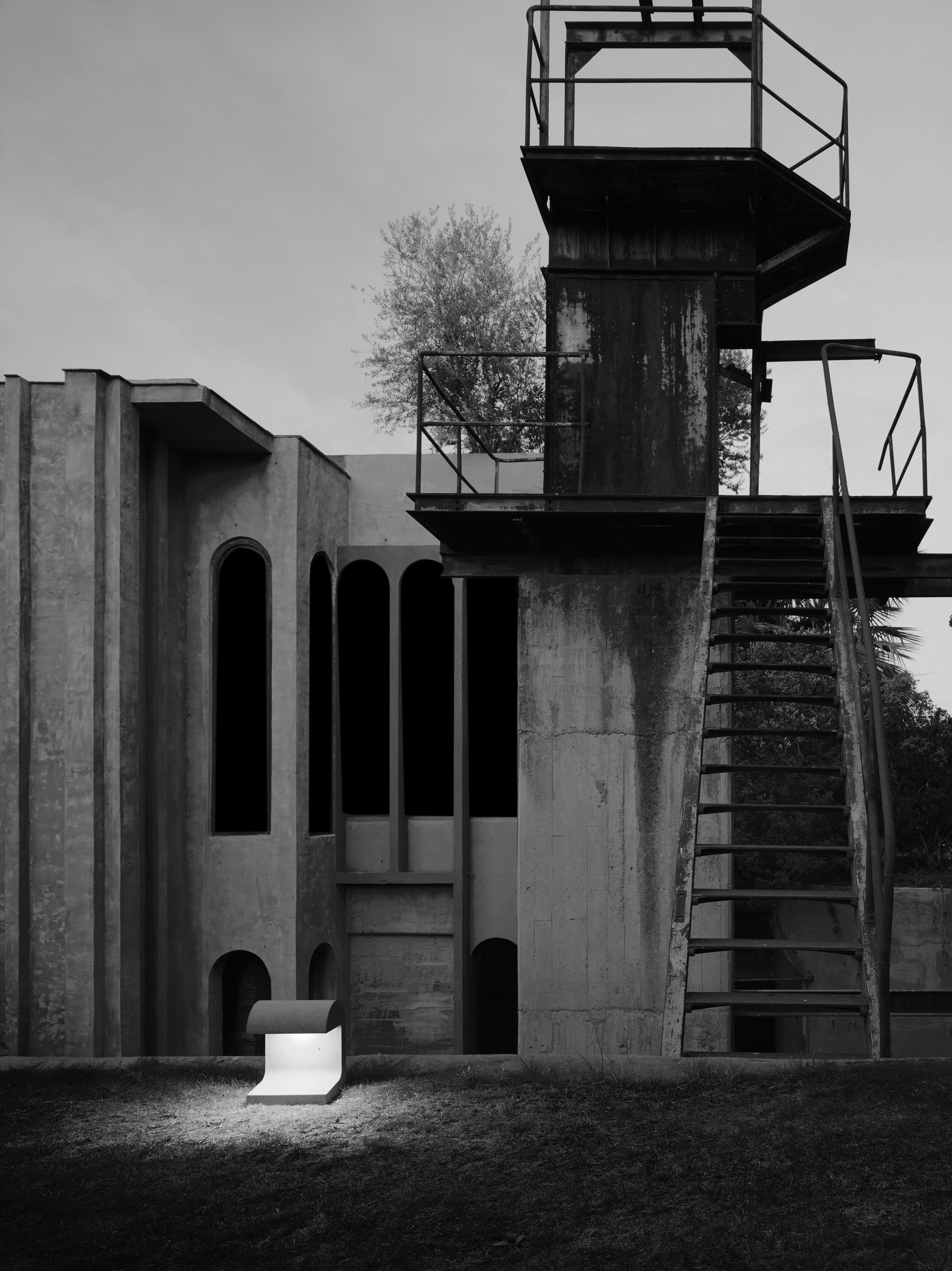 CASTING CONCRETE Bollard light By Flos | design Vincent Van Duysen