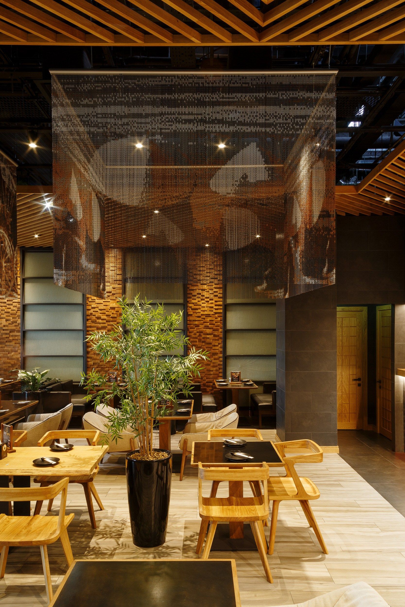 CEILING CONCENTRIC SQUARE Aluminium chain curtain By Kriskadecor