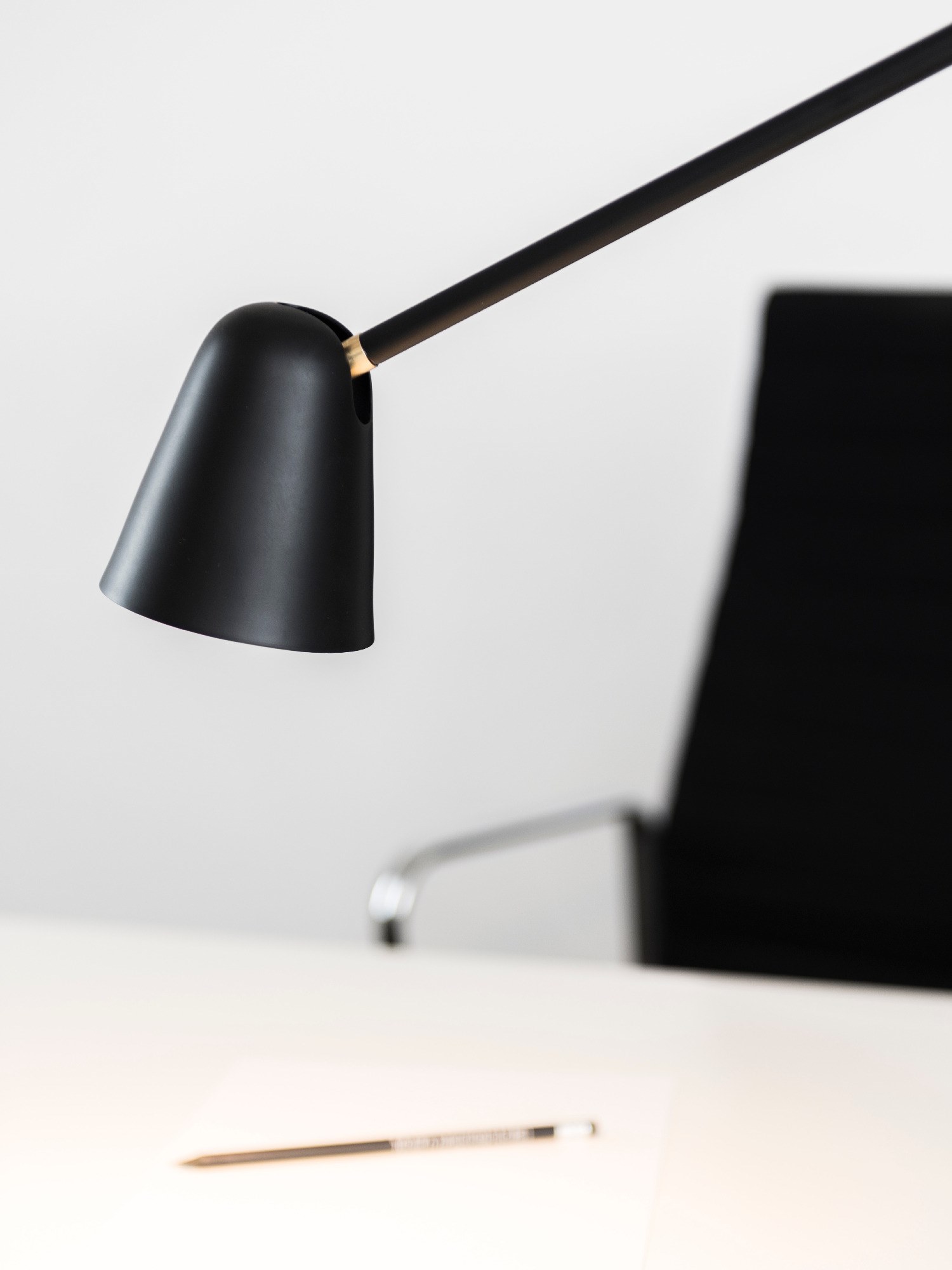 CHAPLIN | Steel desk lamp By Formagenda design Benjamin Hopf